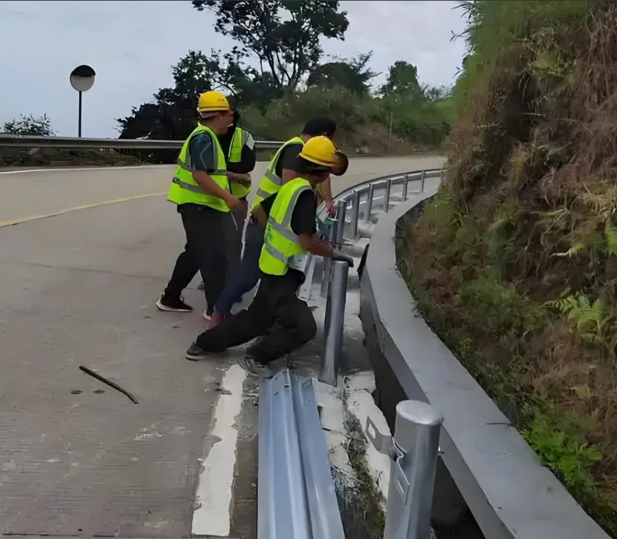 Galvanized Steel Pipe Post and Rail Fencing Outdoor Guardrail Tube 1 ...