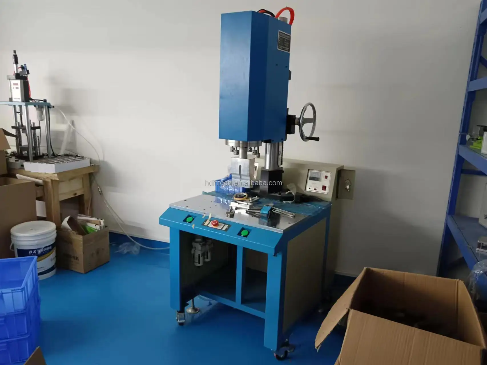 With Water Spraying Outside Glass Cleaner Smart Industria Electric High ...