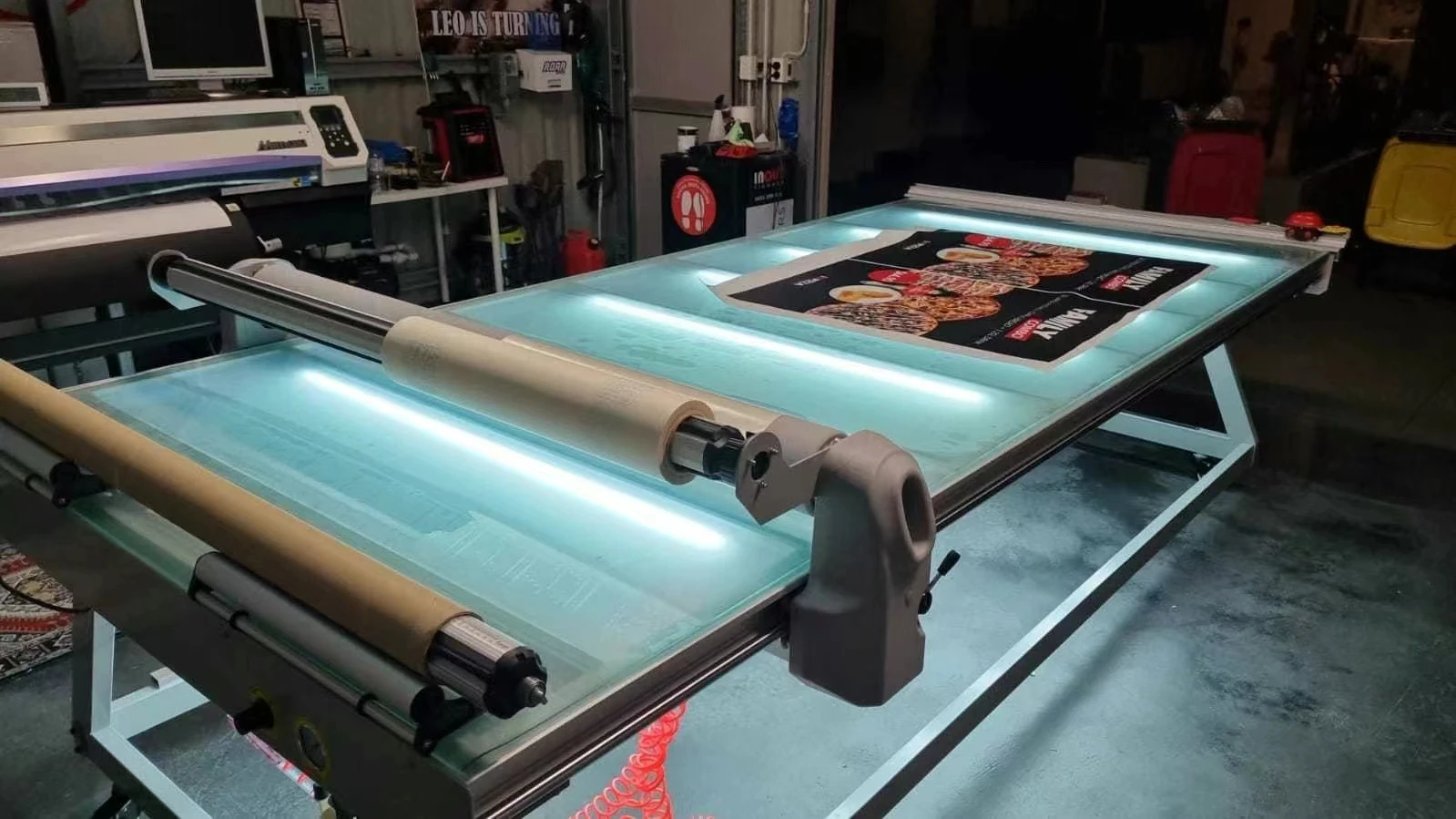 Fayon FY1350 Industrial Flatbed Laminating Machine advertising Work ...