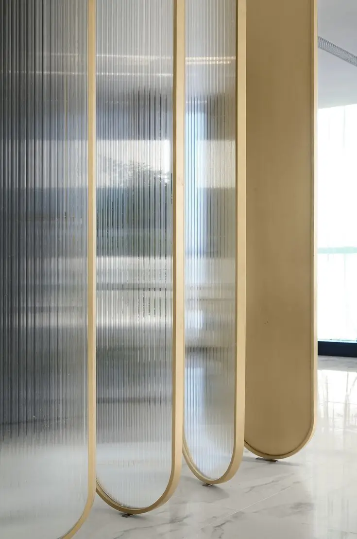 Restaurant Table Partitions - Cafe Dividers & Metal Screens