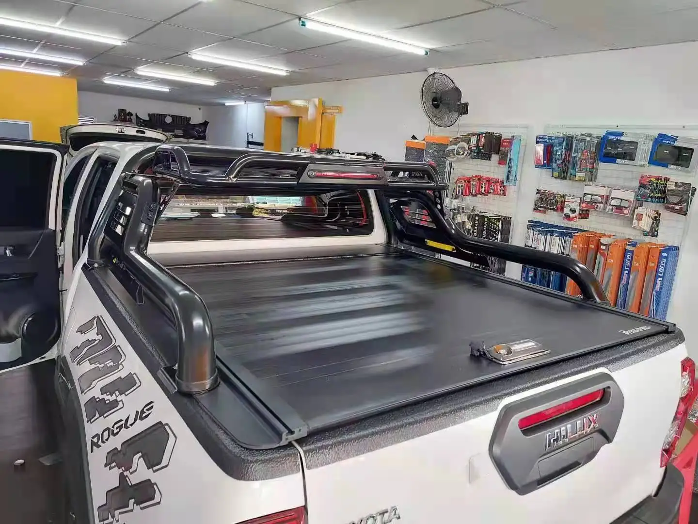 Aluminum Roller Shutter for Nissan Hilux - Dustproof & Waterproof