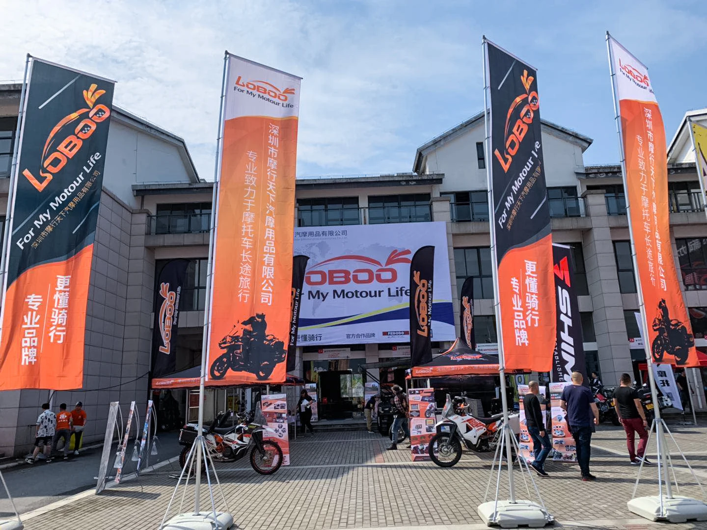 LOBOO Jungle Series Magnetic Tank Bag - Perfect for Motorcycle Rides