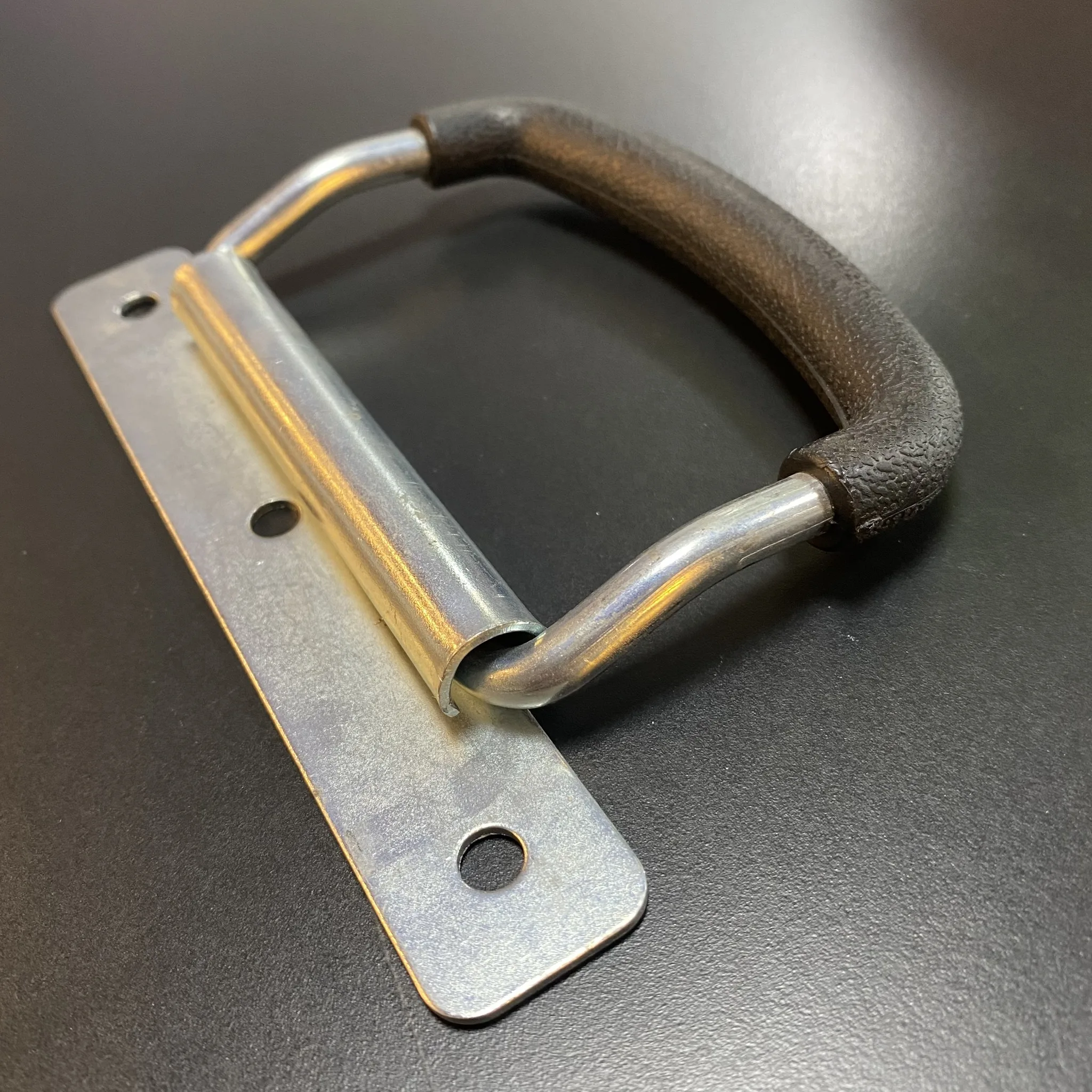 Galvanized Rolling Door Handle with Rubber Roller Shutter Door Parts ...