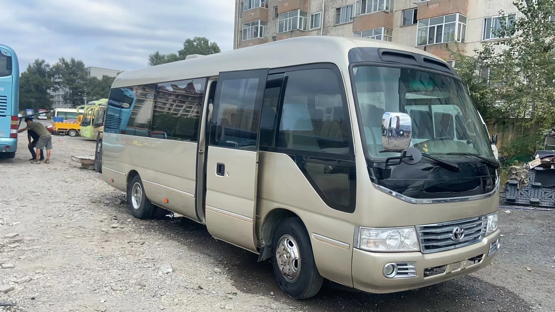 Direct Sales Used Coaster Bus With Custom Design Coach Bus 19 Seats ...