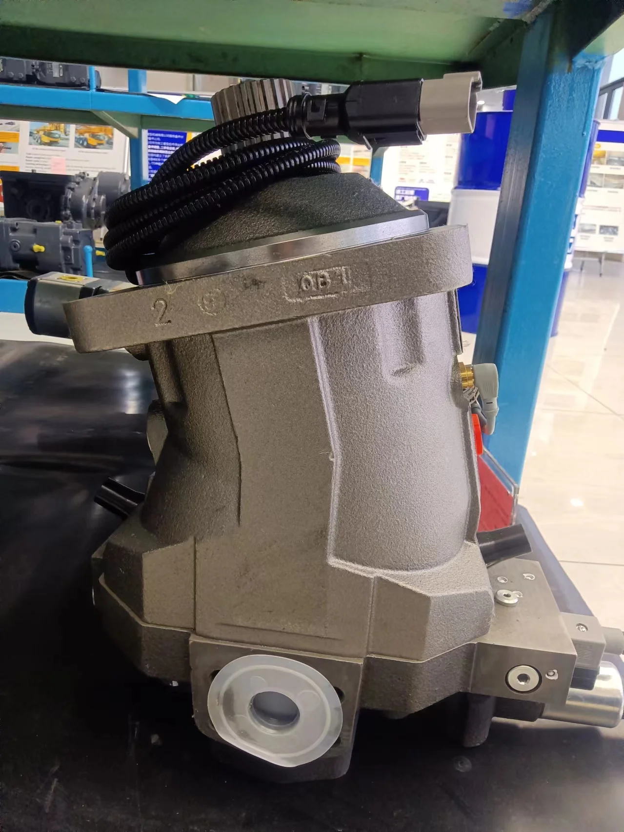 XCMG Official Mini Truck Mounted Crane Motors Hydraulic B0026930 SH7V M ...