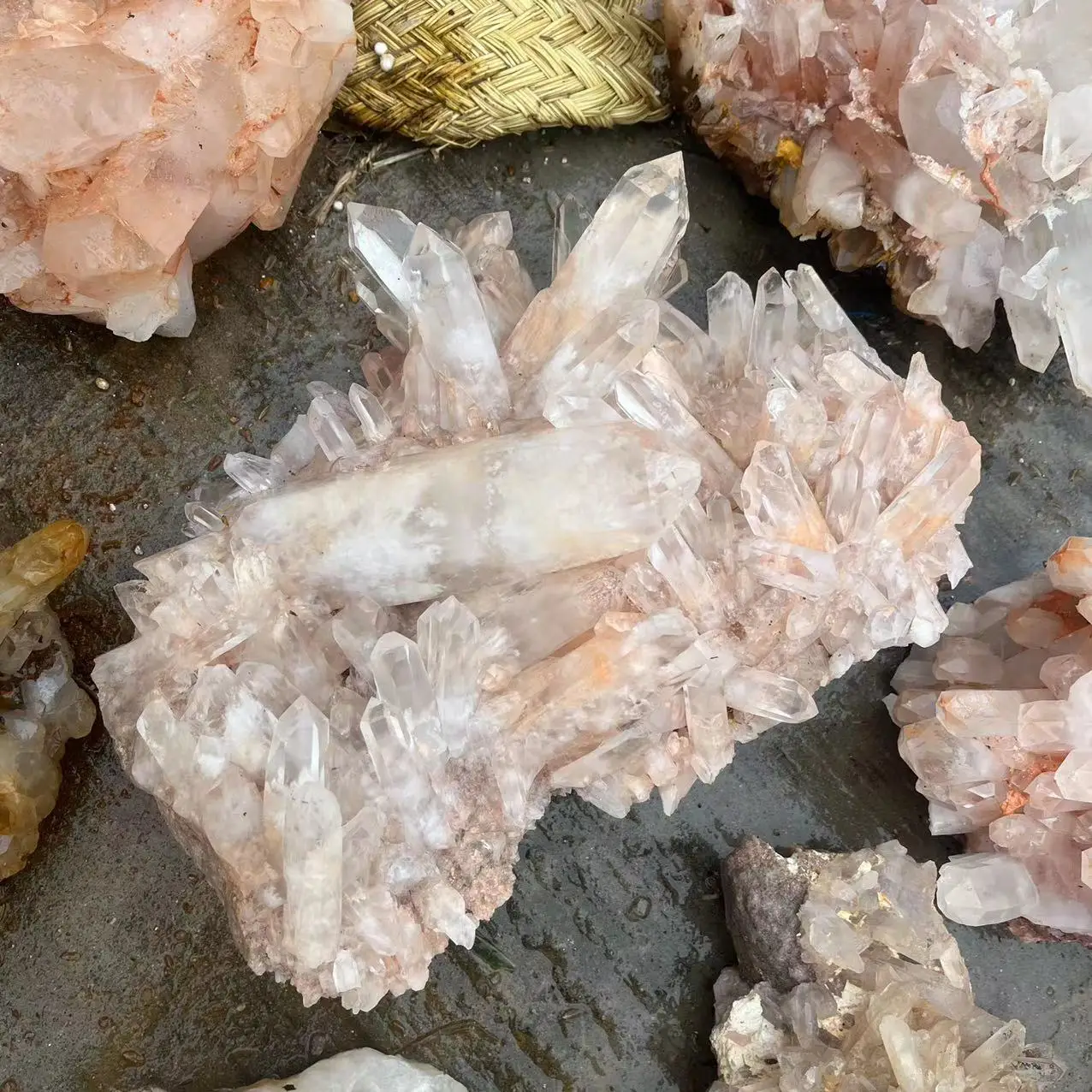 Wholesale Natural Quartz Crystal Clusters for Healing