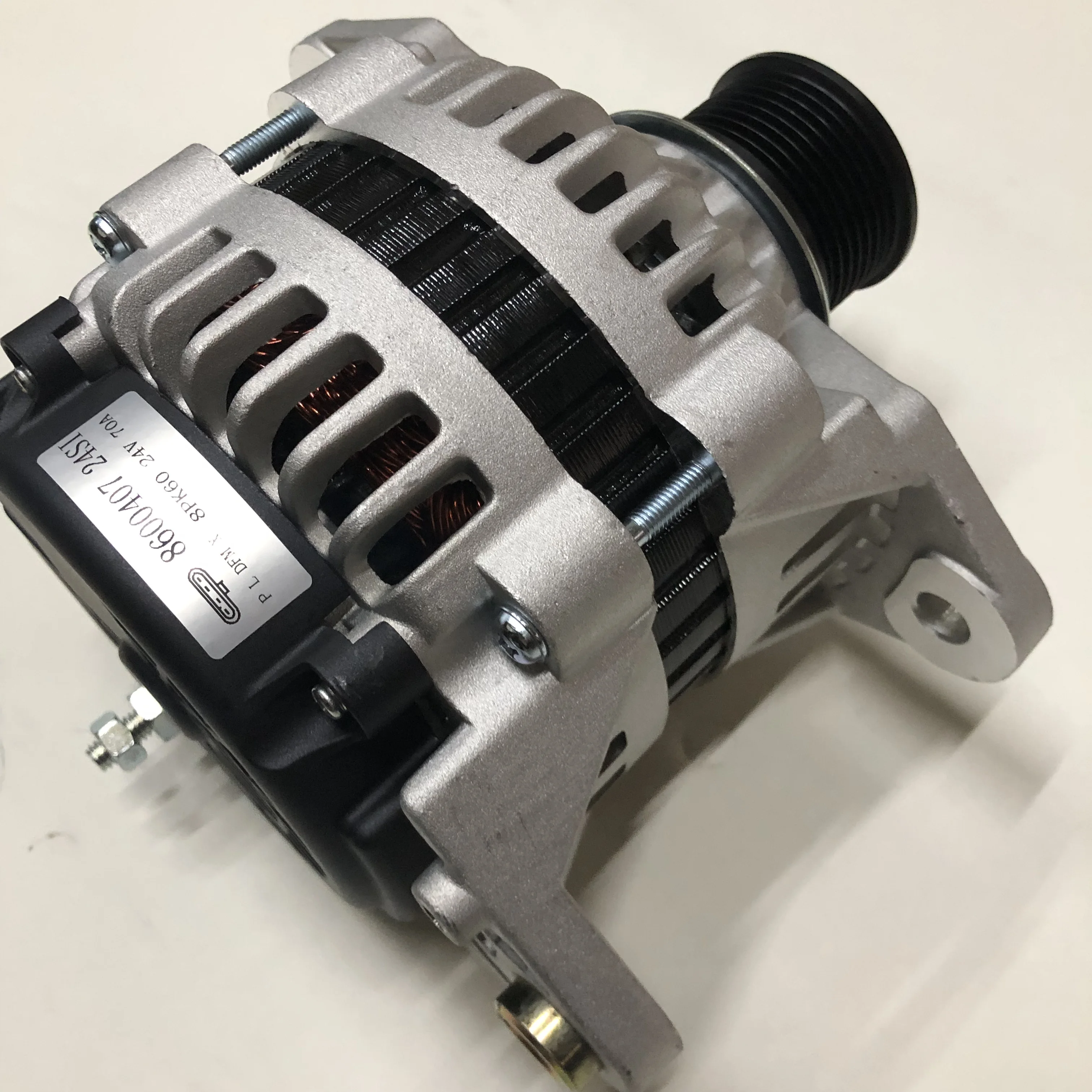Auto 24V 70A 8pk Alternator 21Q6-41000 21E6-40030 3874863 8600407 for ...