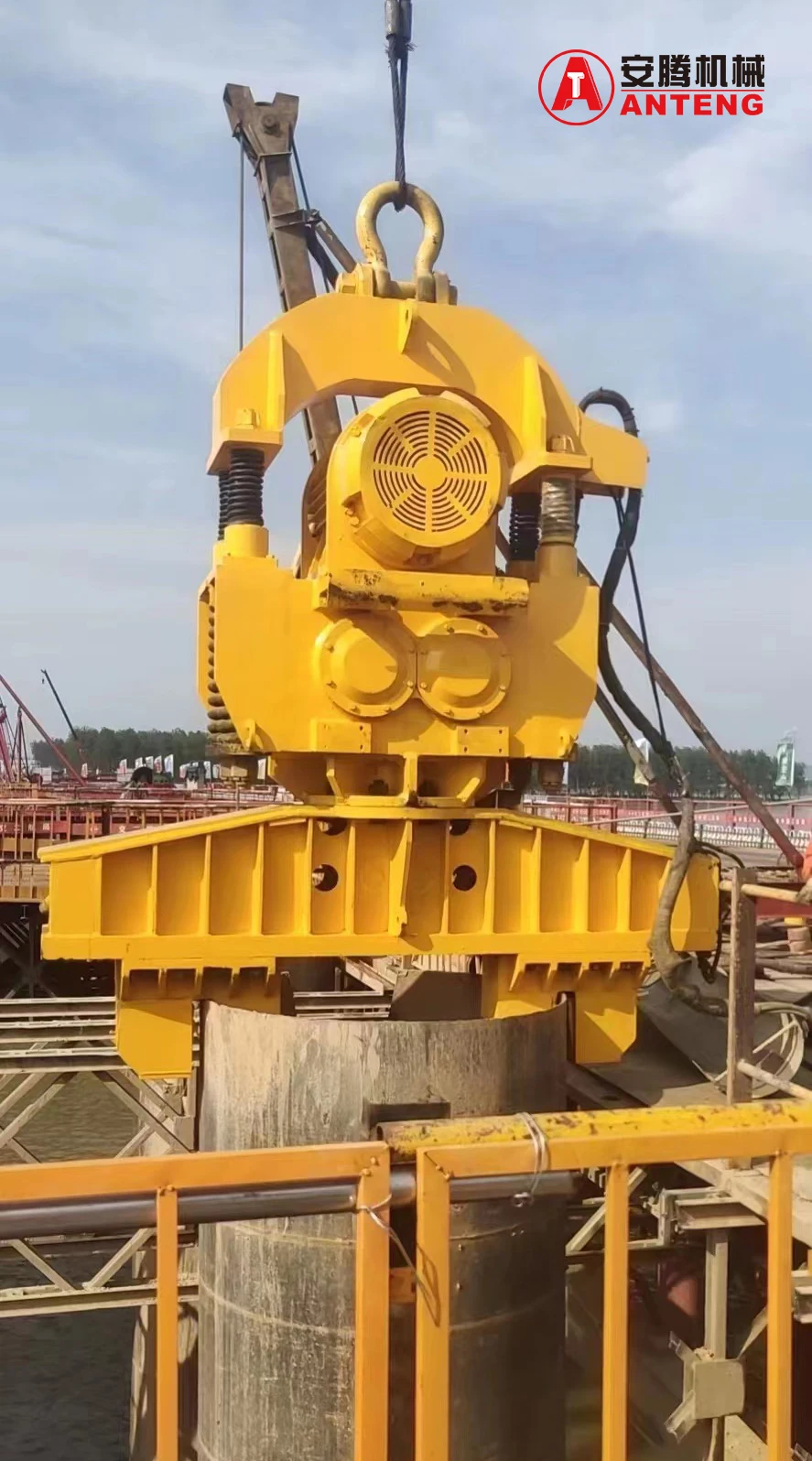 Electric Vibro Hammer Crane Mounted Electrical Vibro Piling Hammer ...