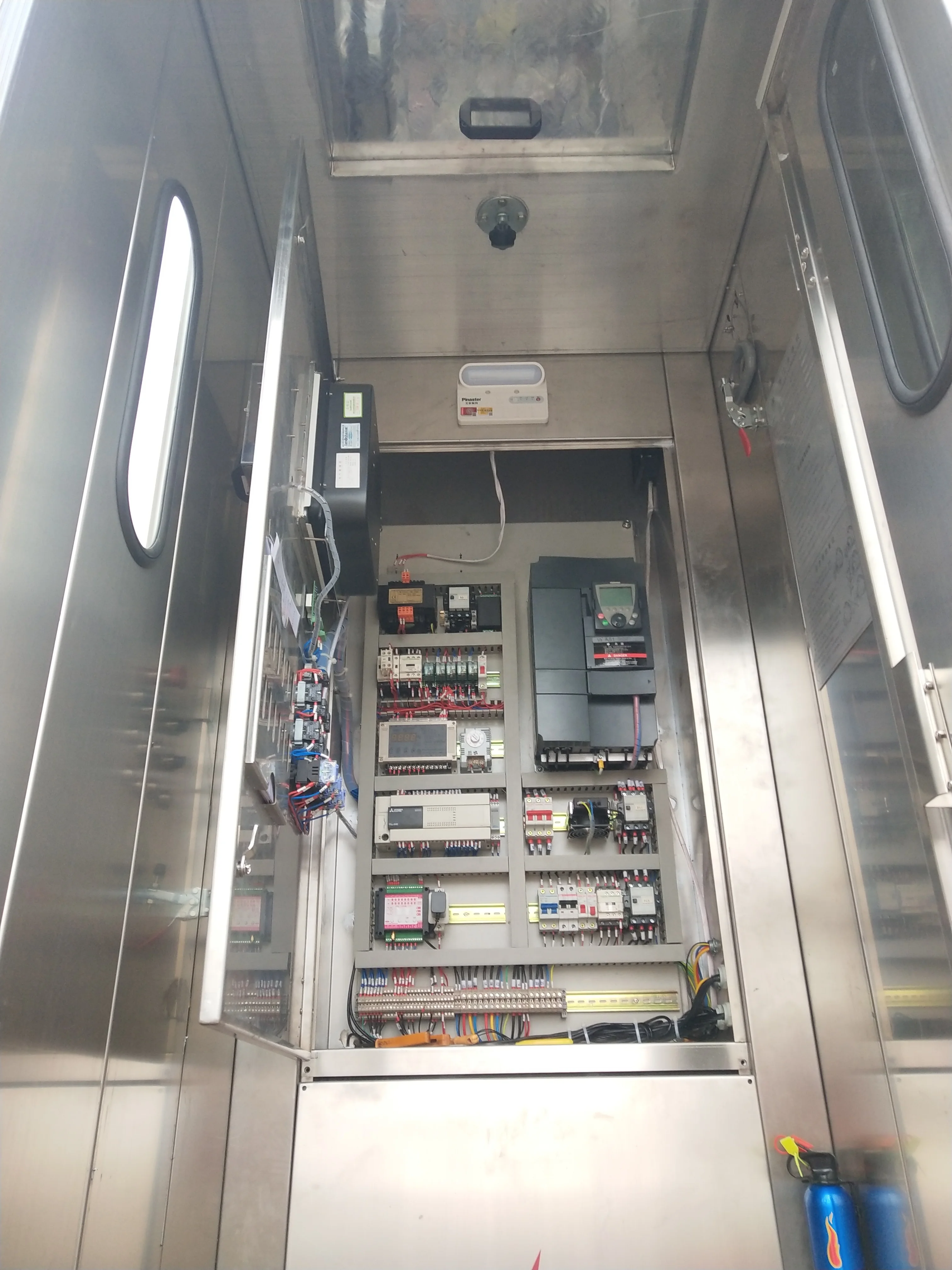 Mini Construction Lift - Compact, Efficient Personnel Elevator