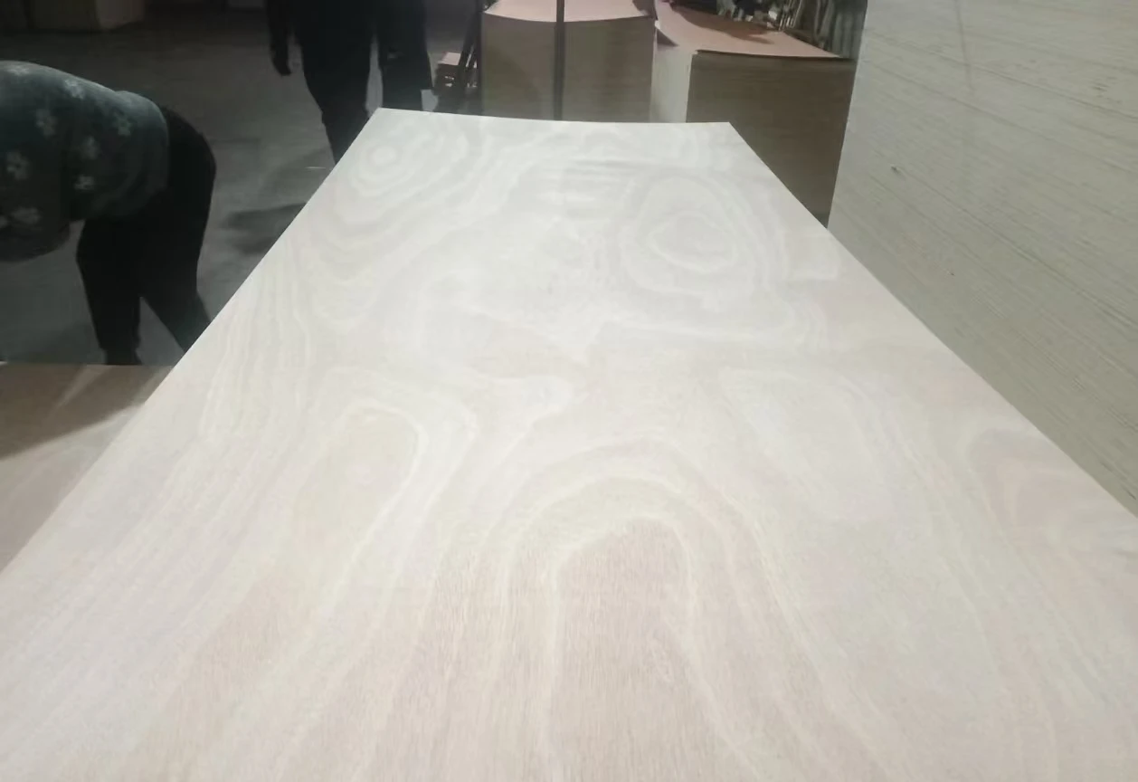 AA Grade Okoume Plywood Door Skin, 4x8 Feet, Veneer Core for Flush Door ...