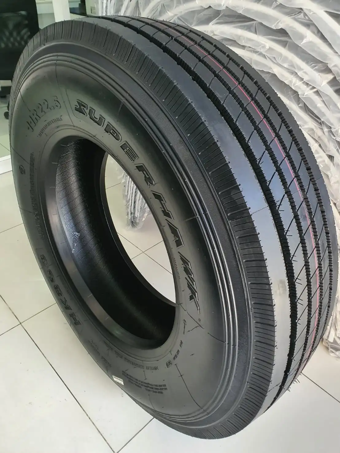 13R22.5 20PR HAWKWAY HRD1 Truck Tire Tubeless for Driving on Various ...