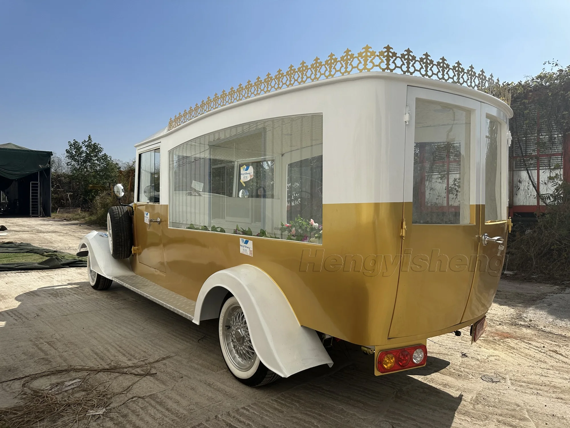 White Funeral Hearse - English Style Limousine Manufacturers