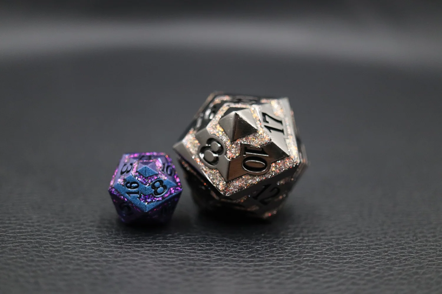 Custom Colorful 33mm Oversize D20 Zinc Alloy Dice for RPG