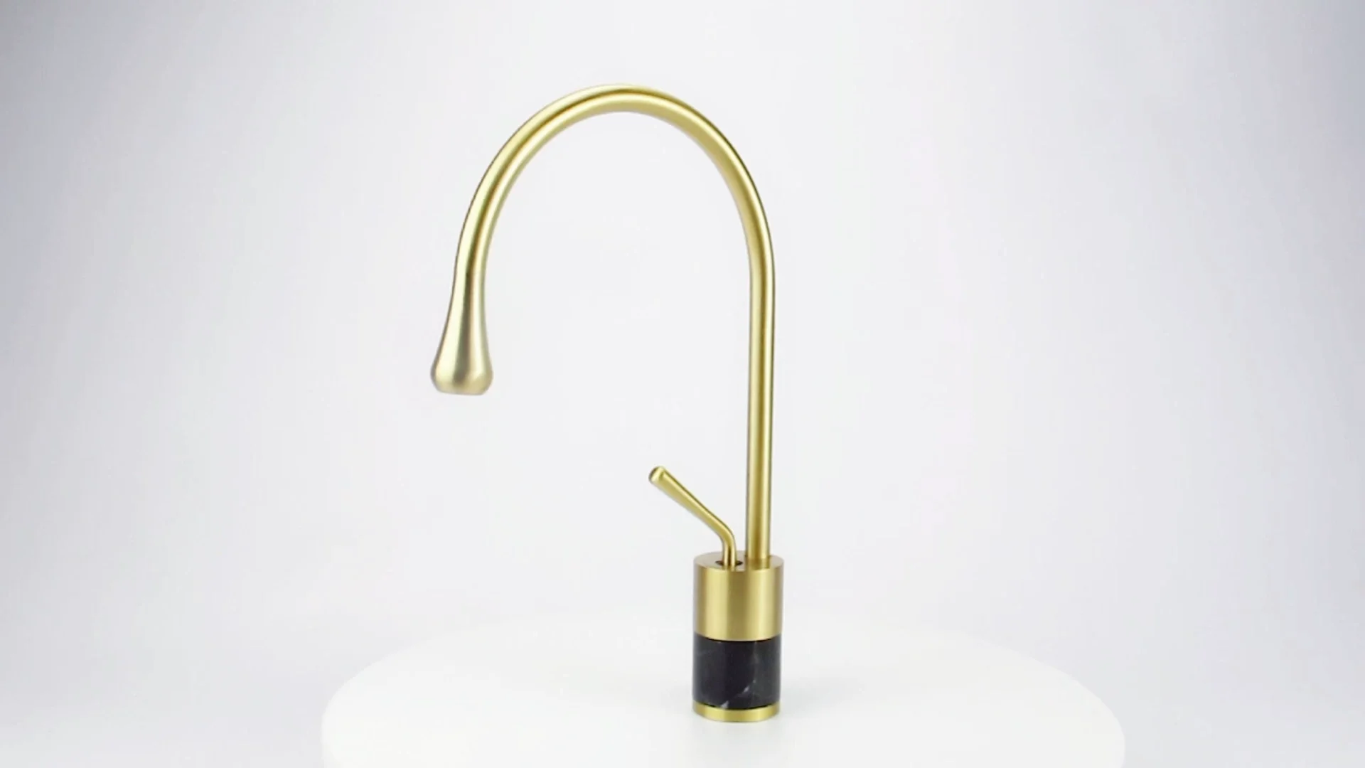 Modern Luxury Golden Color Water Basin Tap Gold Waterfall Wash Basin ...