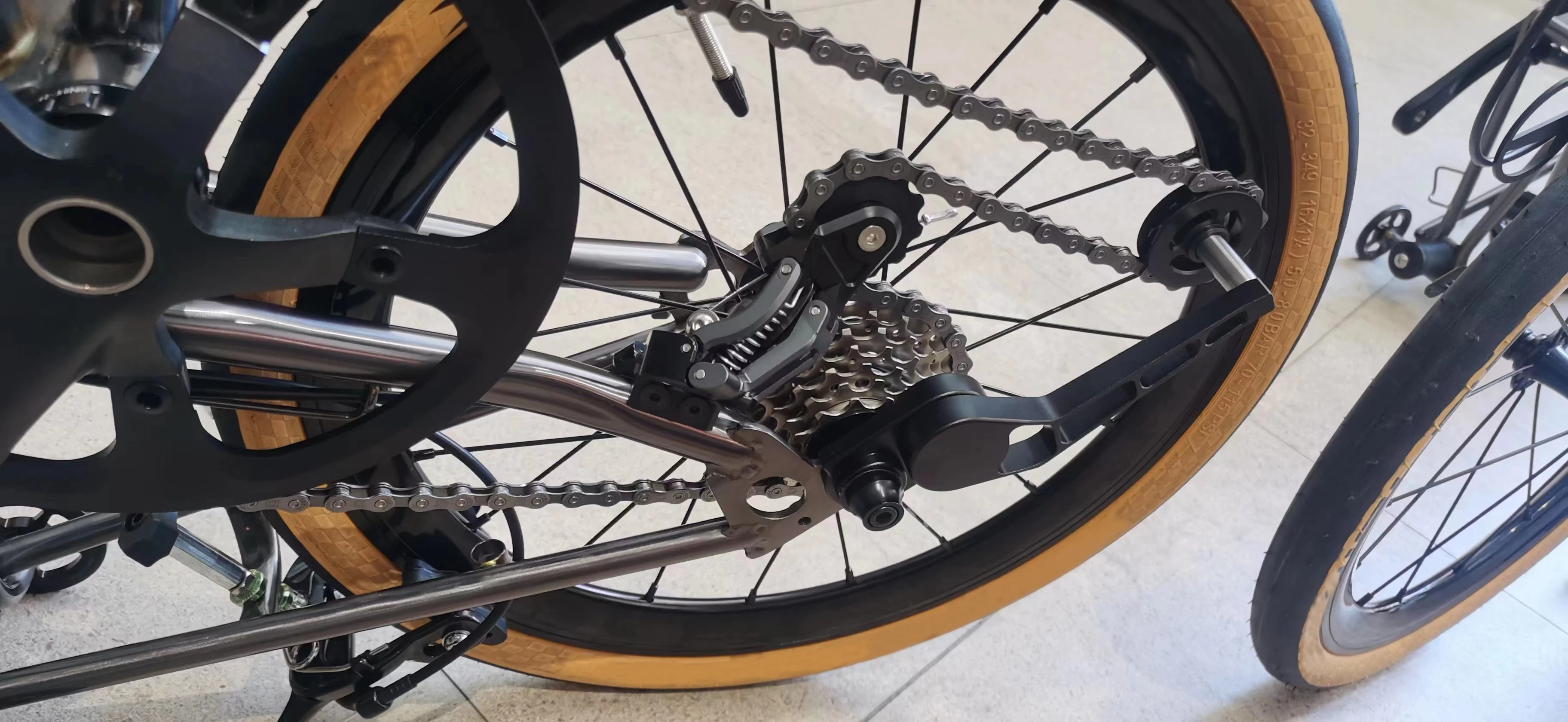 Lightweight & Portable 16 Inch Mini Folding Bike with 7 Speed Gear