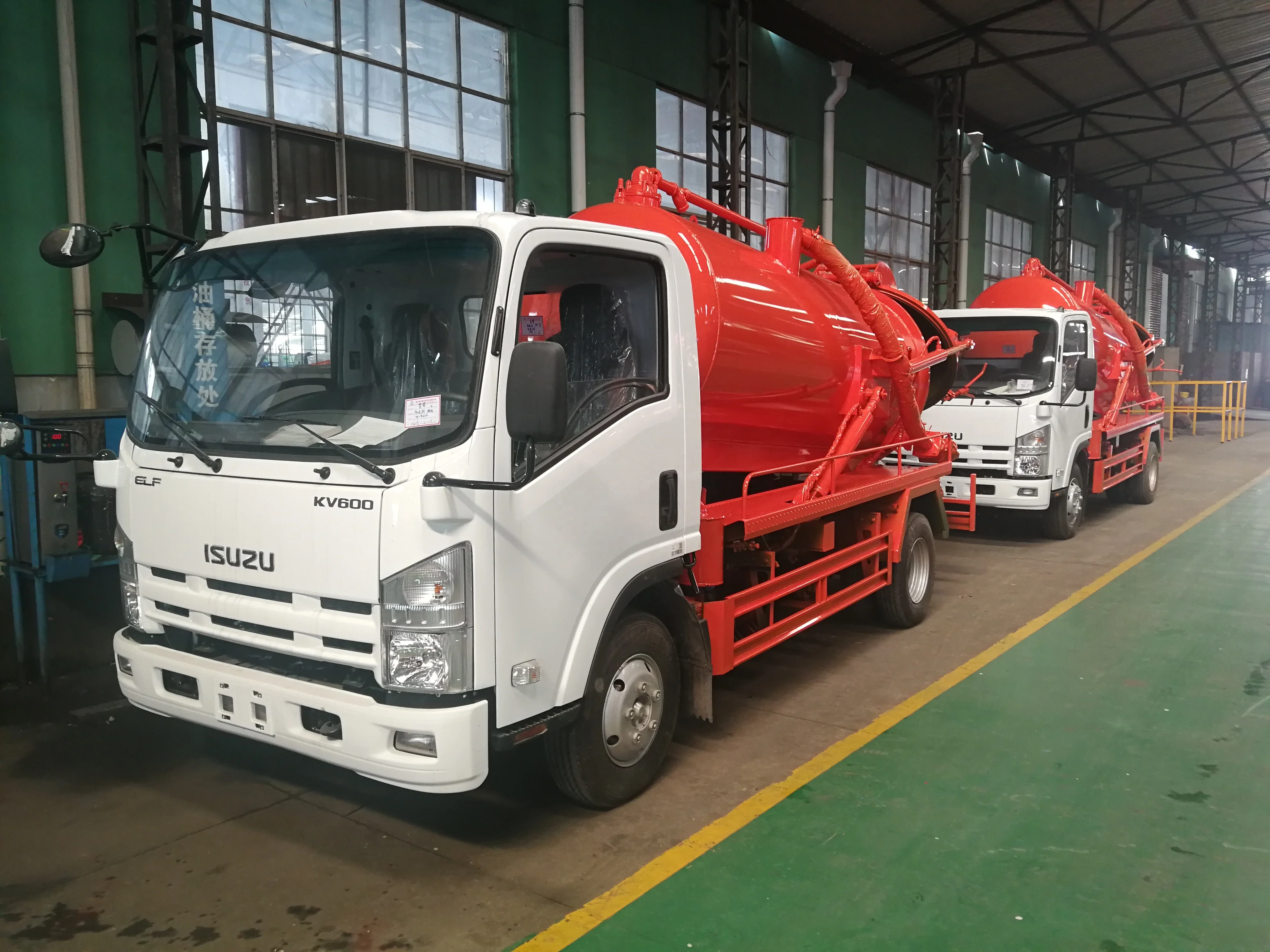 ISUZU Vacuum Sewage Suction Truck - 4 to 6 CBM Capacity