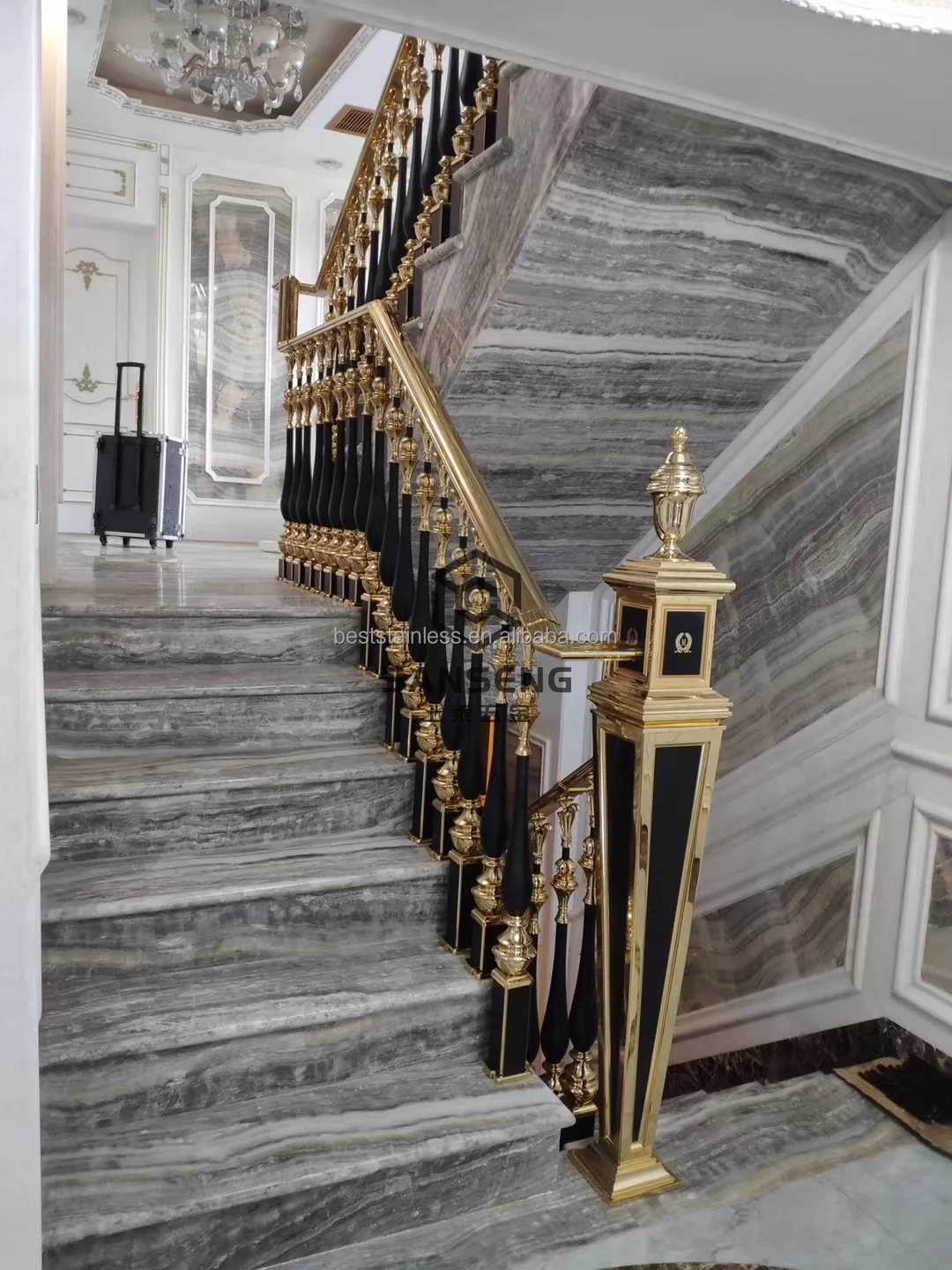 Villa Handrail Stairs - Curved Golden Aluminium Railings