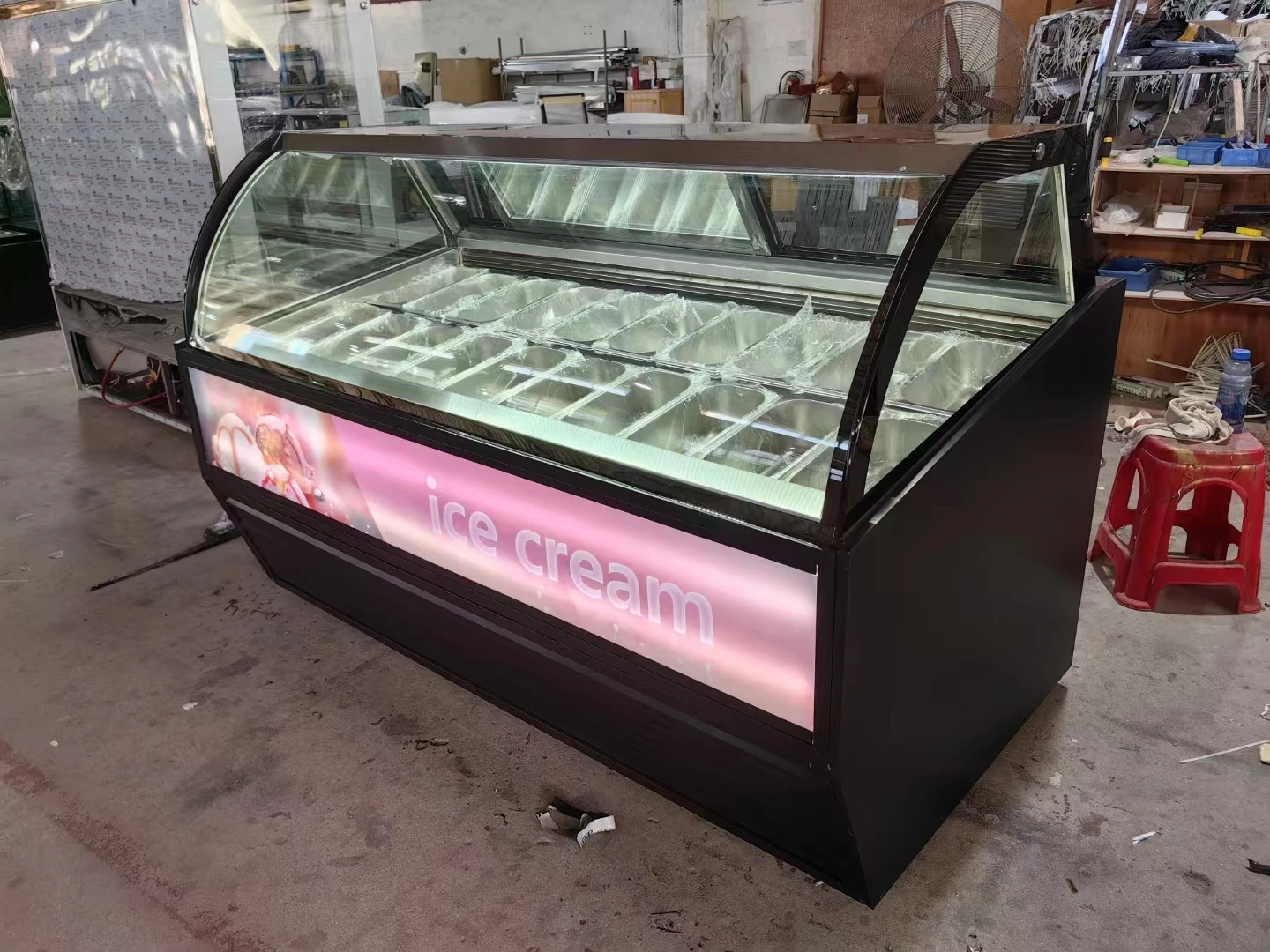 Haagen-dazs Showcase Freezer - Elegant Ice Cream Display