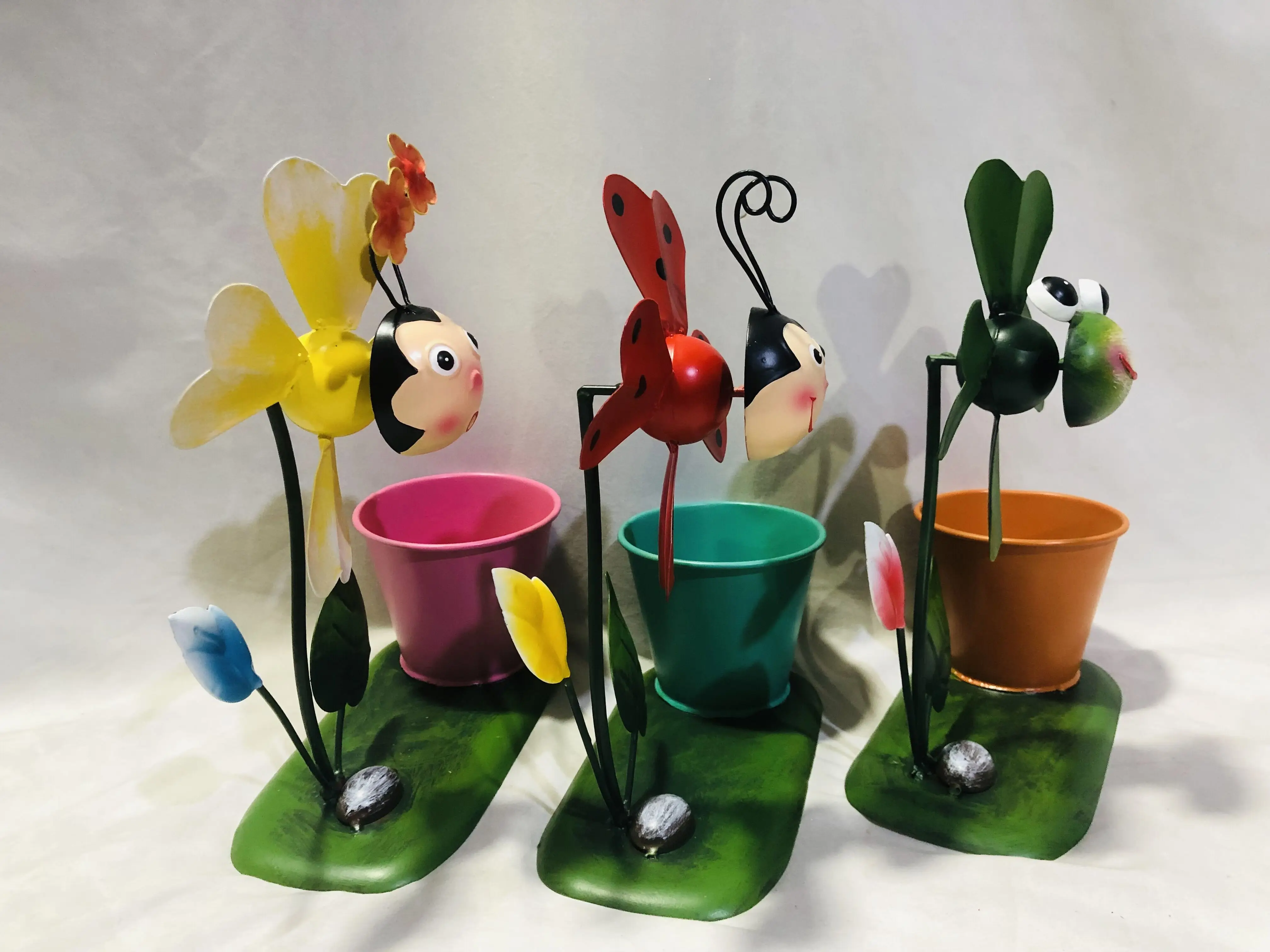 Custom Cartoon Rolling Ladybug and Bee Metal Flower Pot