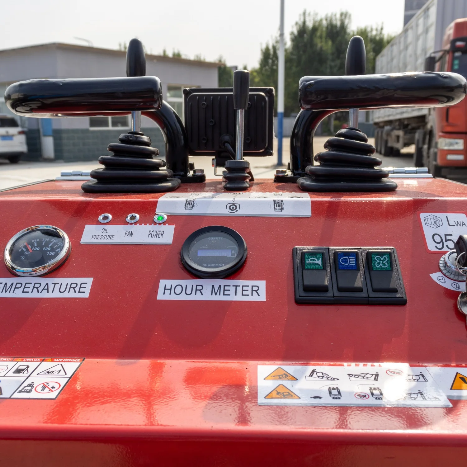 Crawler Skid Loader 23Hp 25 Hp Engine Small Loaders Loading Weight 380 ...