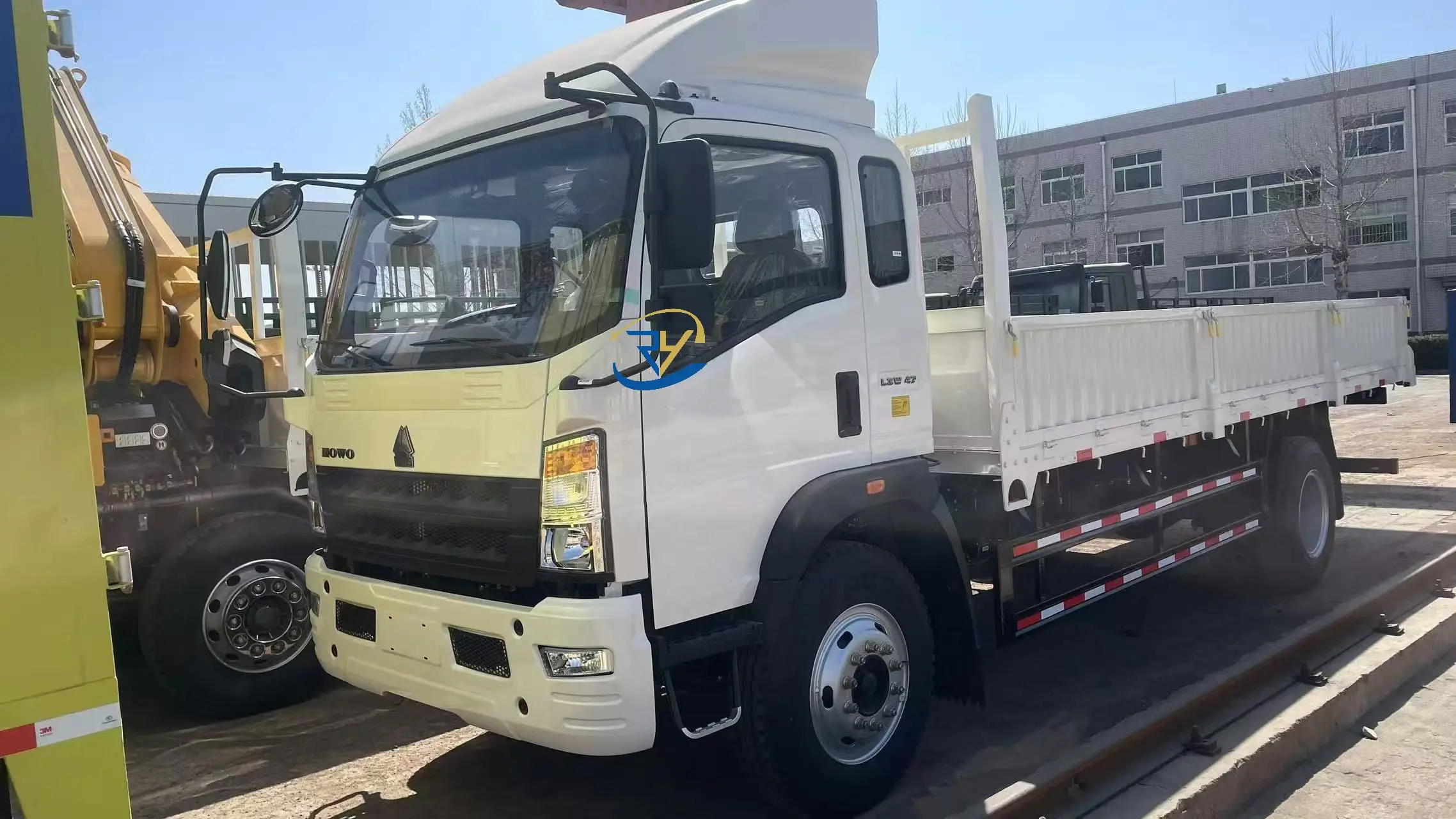 Port Drayage Cargo Truck 3T 5T 7T Sinotruk Howo Diesel LHD/RHD Low Bed ...