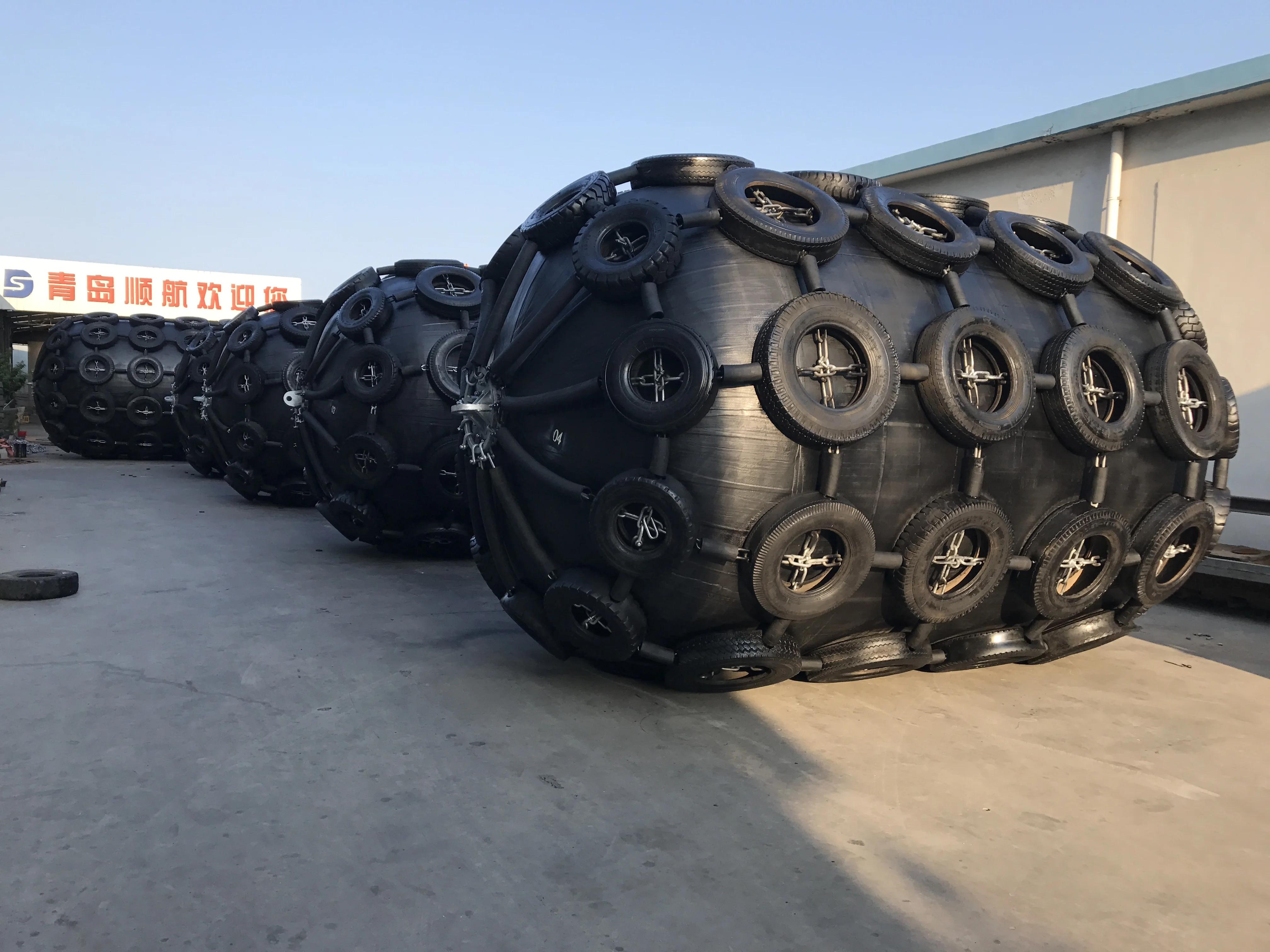 Boat Floating Dock Pneumatic Rubber Fender With Chain And Aircraft Tyre ...