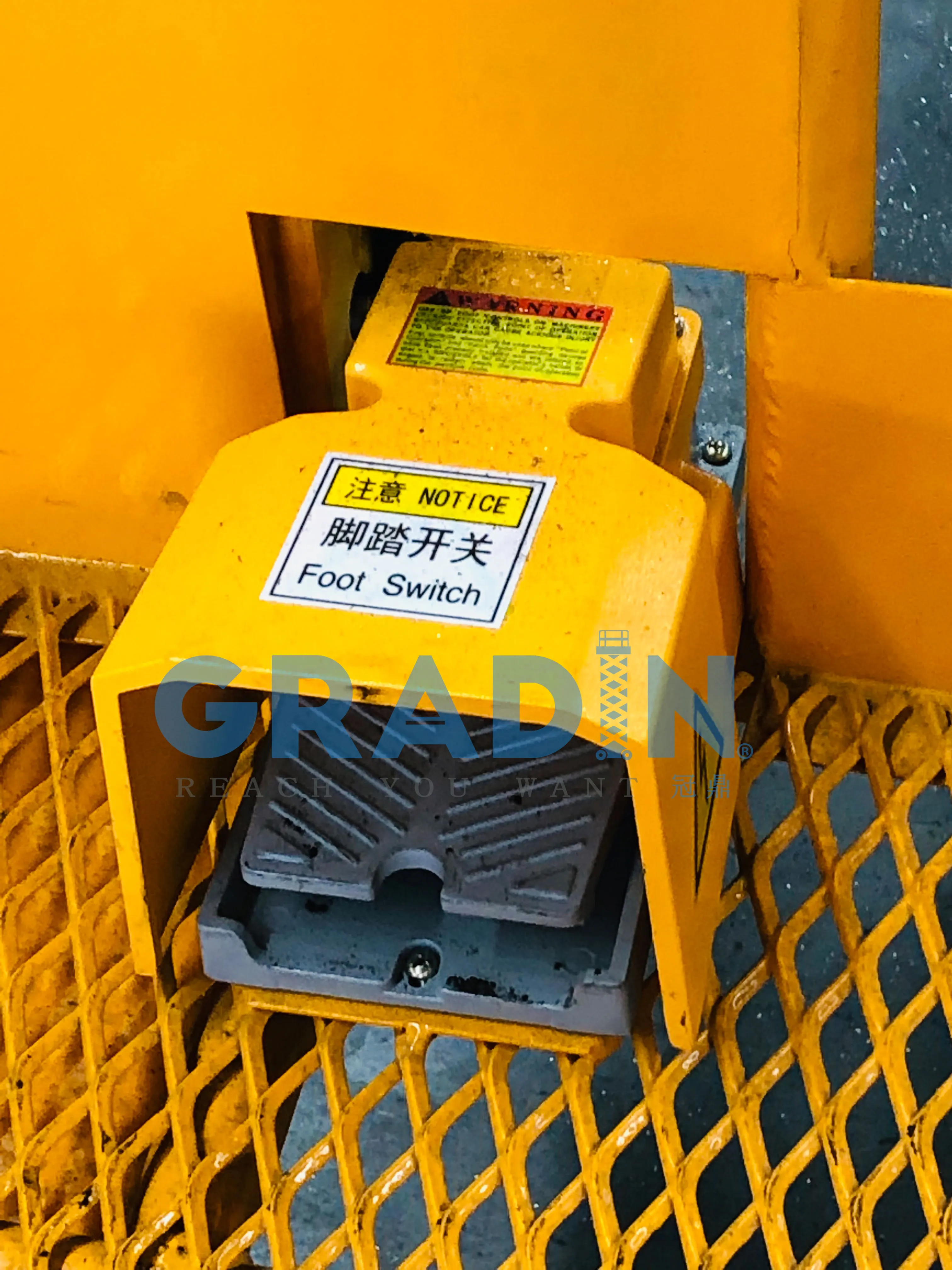 26m Meter Articulated Boom Lift Self-propelled Articulating Boom Lift ...