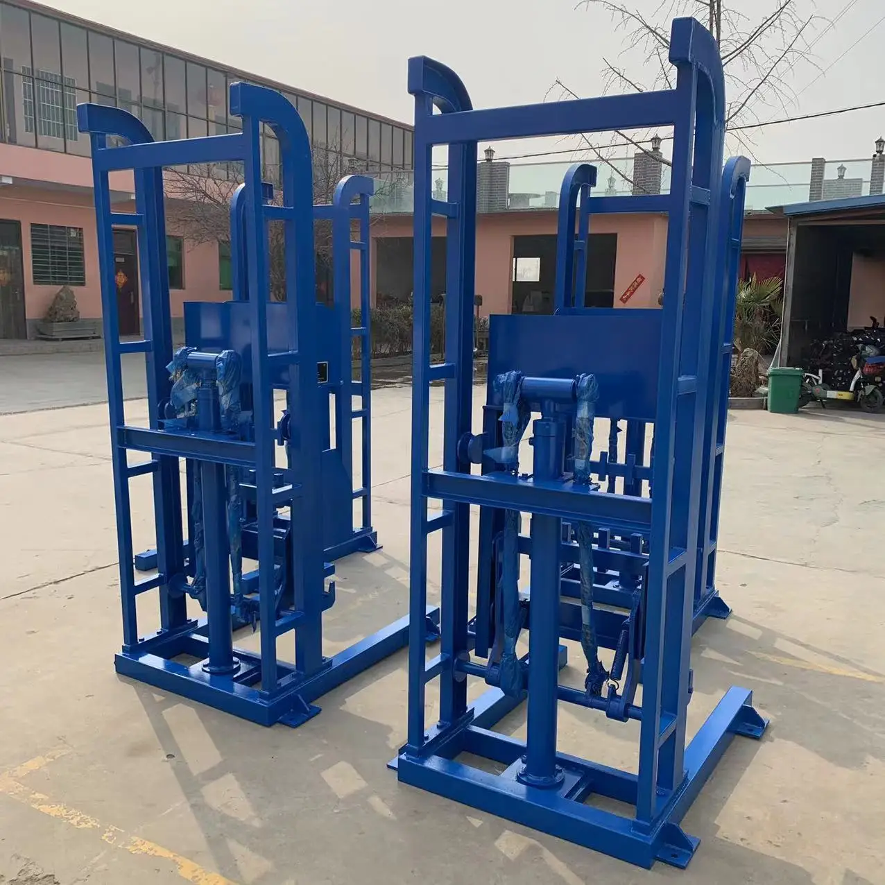 Hydraulic Lifting Tipping Machine Industrial Waste Bin Elevator for ...
