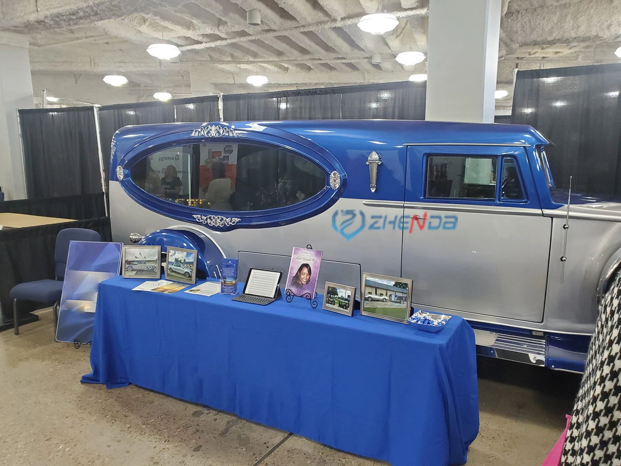 Classic Car-Style Hearse - Special Transport Funeral Vehicle