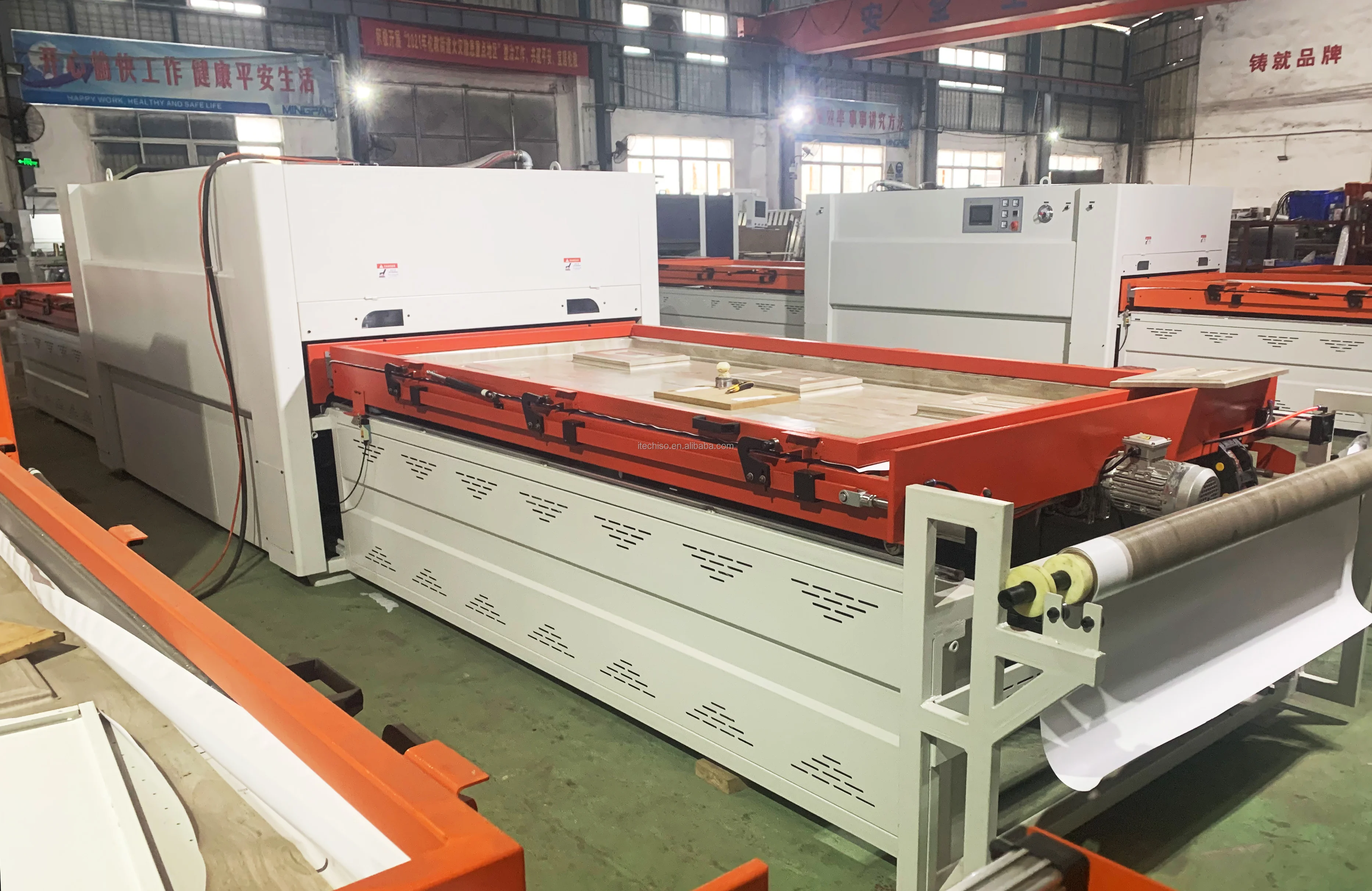 Automatic PVC Vacuum Press Membrane Wood Laminating Machine