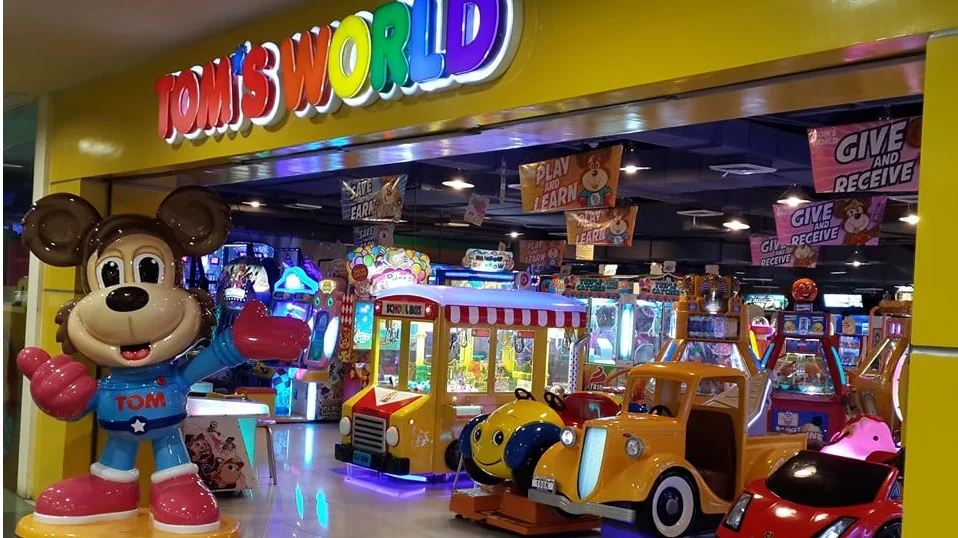 ICEFUNS Prize Locker Claw Crane Machine - Fun & Entertainment