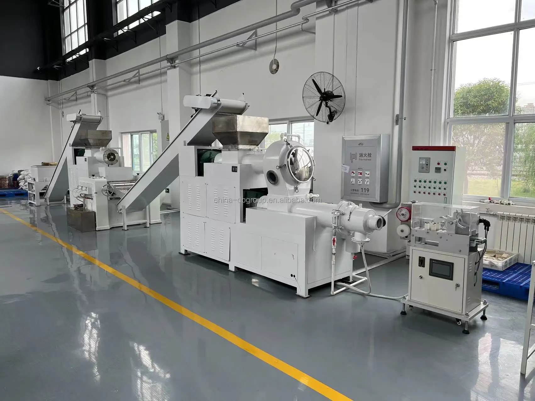 Lovo Machine A Fabrication Pain De Savon Laundry Palm Oil Bar Soap ...