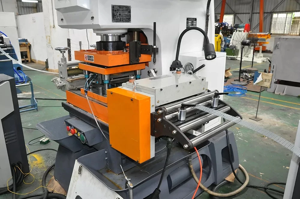 Precision NC Feeder with Automatic Roll Feeder for Metal Coil Feeding ...