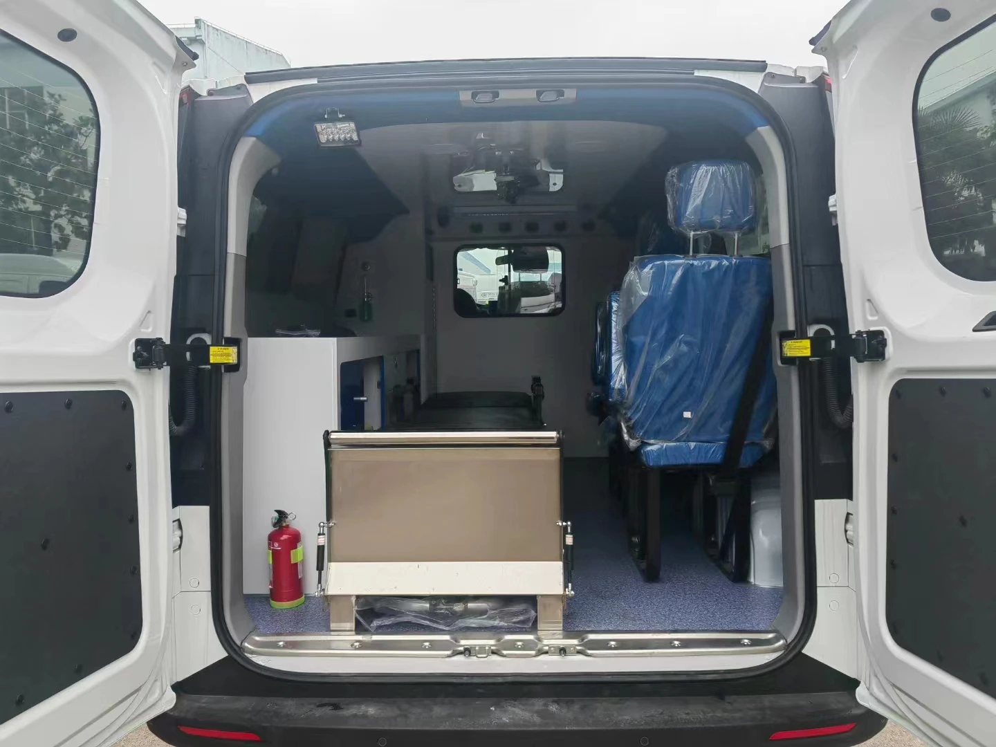 Medical Ambulance Lhd/rhd Monitor Type Negative Pressure Isolation Room ...