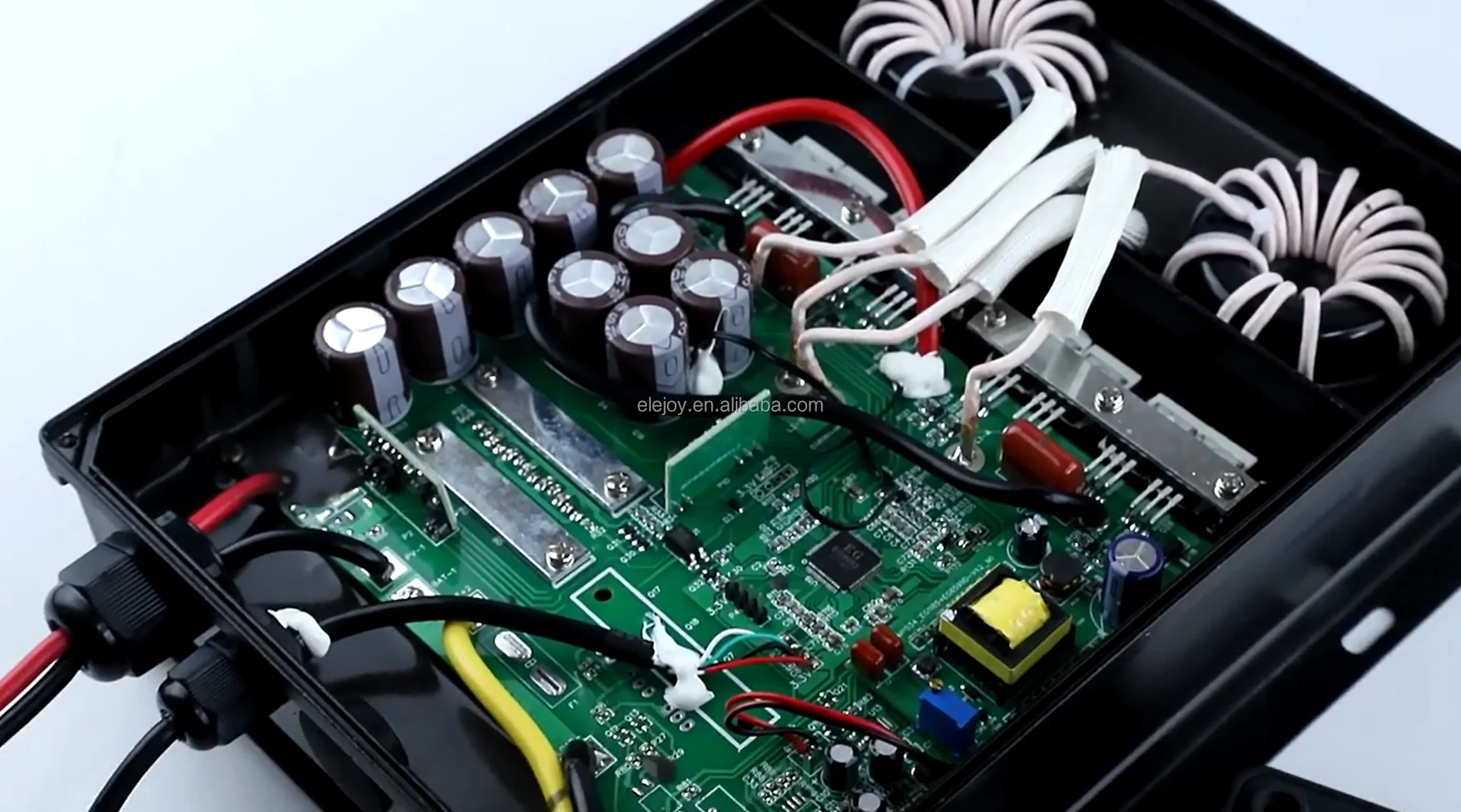 ELEJOY EMD60A 2700W MPPT Solar Charge Controller - Smart & Efficient