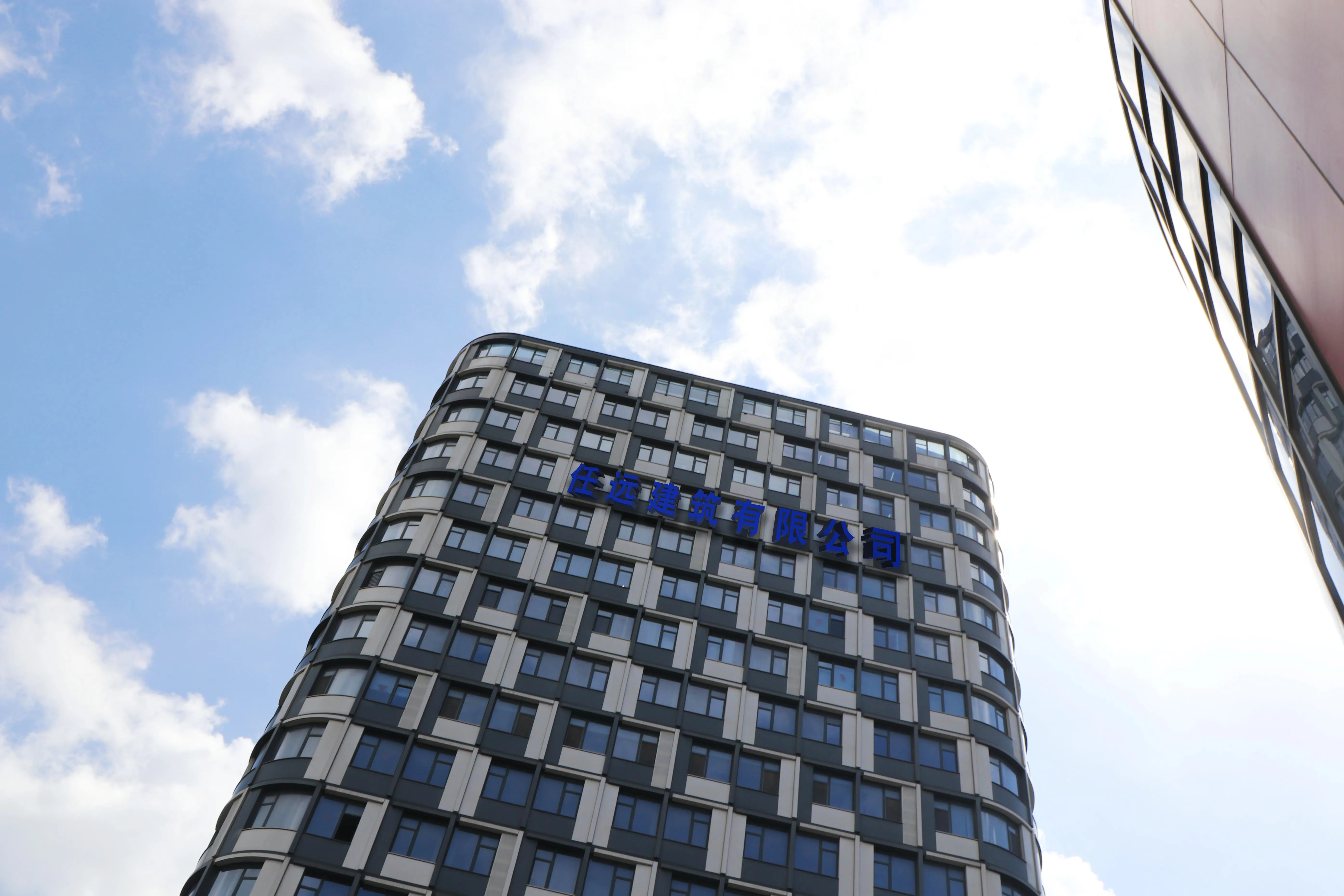 Modern Portable Outdoor Electric Shower Rechargeable For Camping And ...