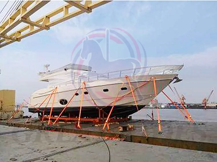 High Speed V-Shaped Fluid Design Luxury Yacht Made in China