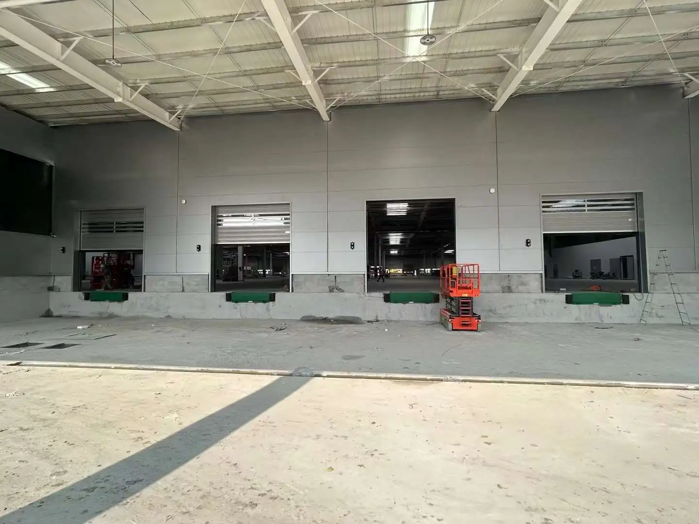 Telescopic Electric Dock Leveler - Bigger Reach & Efficiency