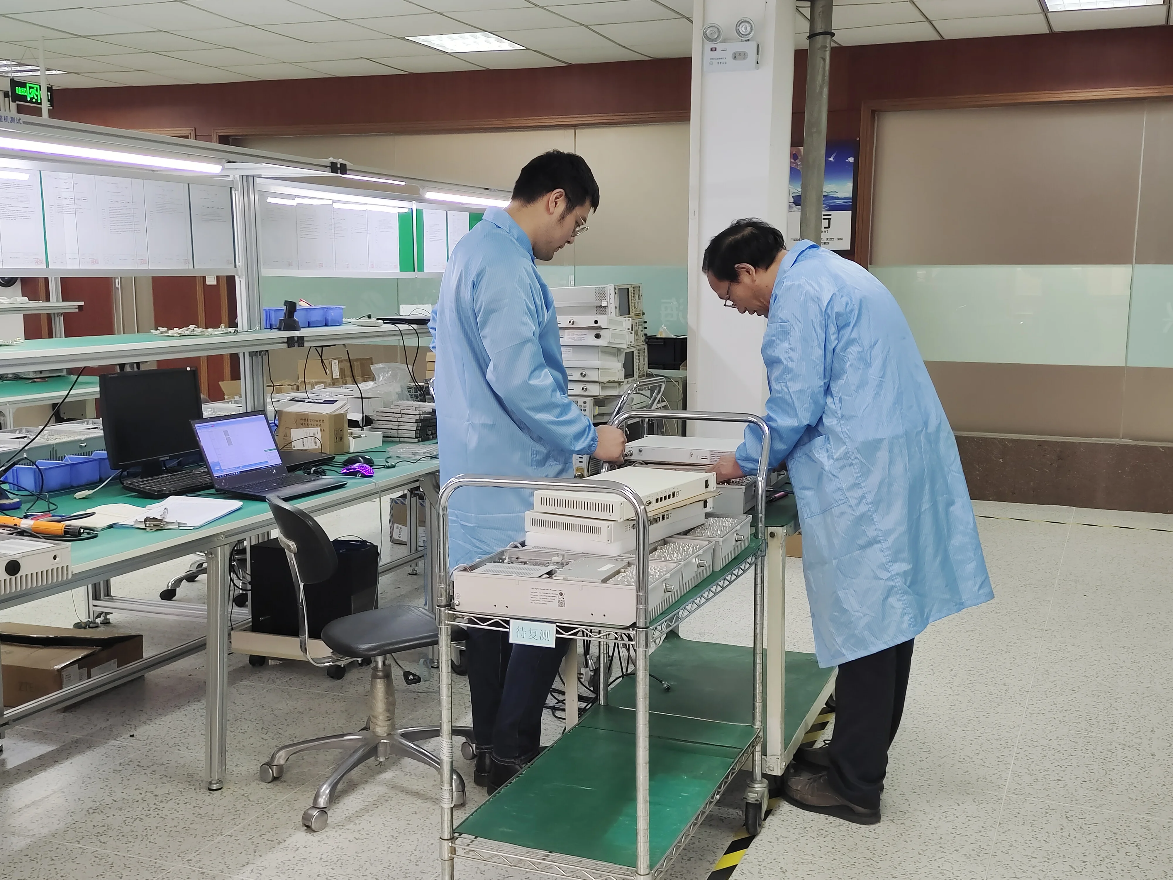 RF 2G 3G 4G Signal Booster - High Power & Dual Band