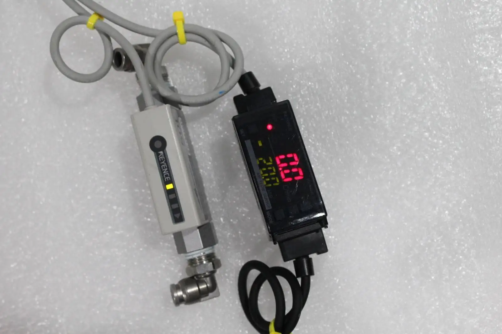 Original Keyence FD-V40A Flow Amplifier with FD-A50 Sensor