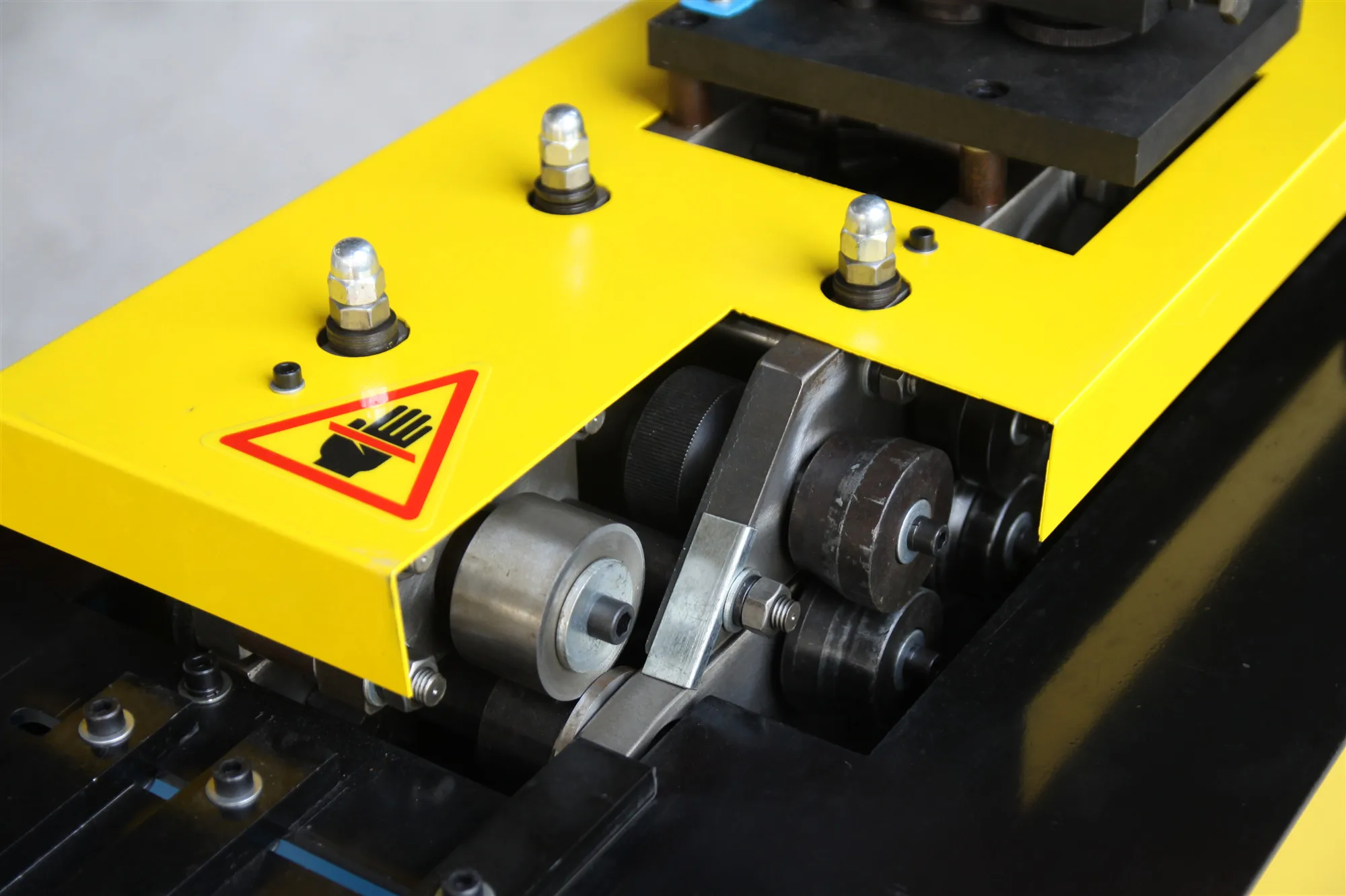SA-12HB Lockformer Machine - Efficient Duct Line Solutions