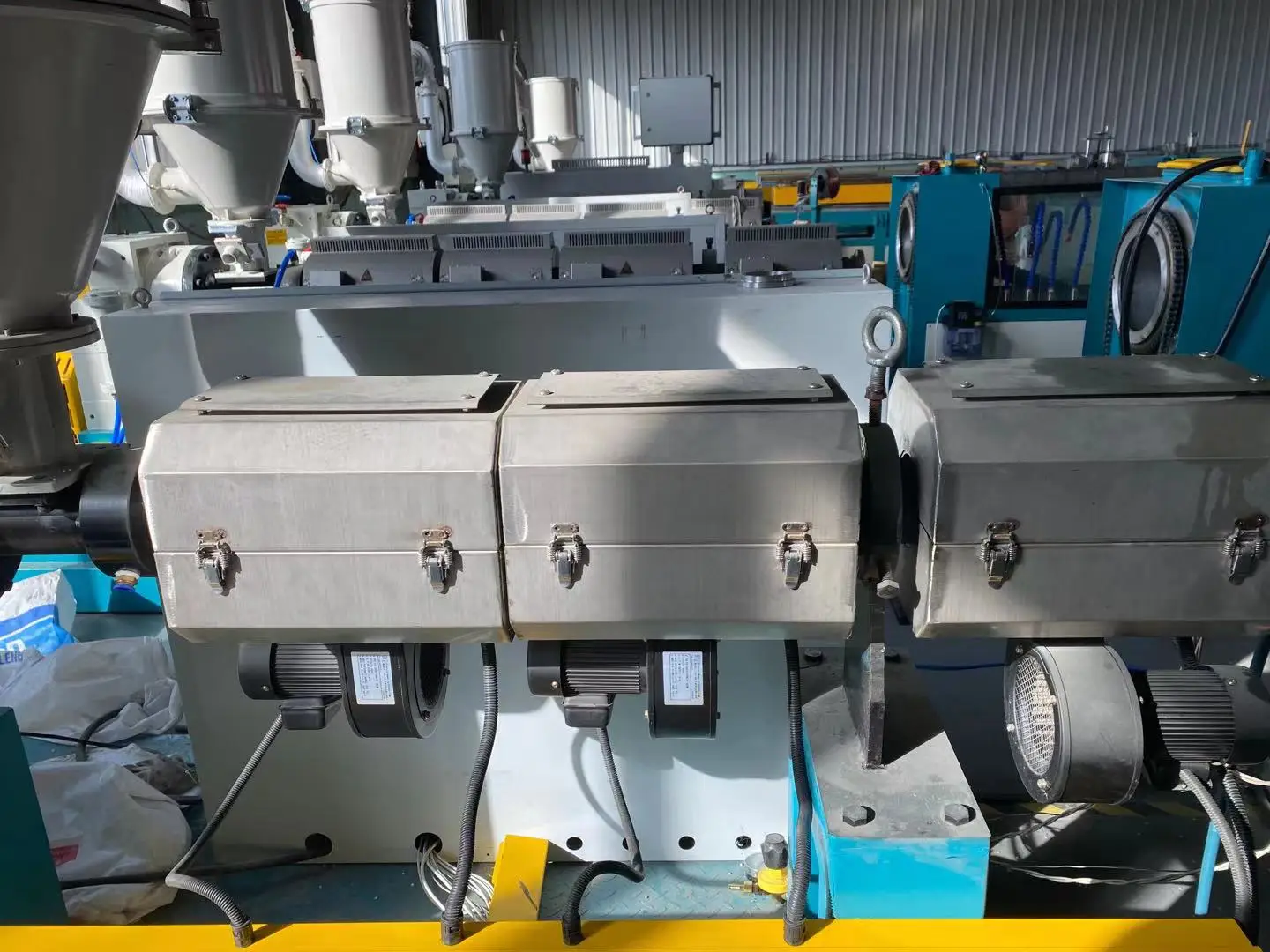 Double/ Twin Screw Extruder Machine For Powder Coating Production Line ...