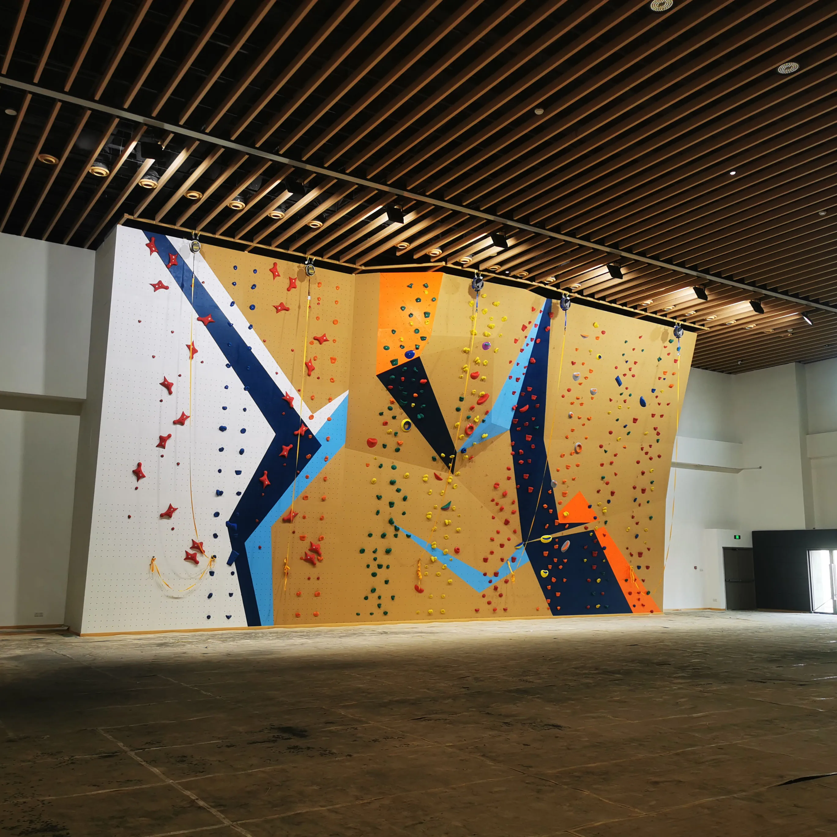 Prefabricated Climbing Wall Panels for Adult Fun & Fitness