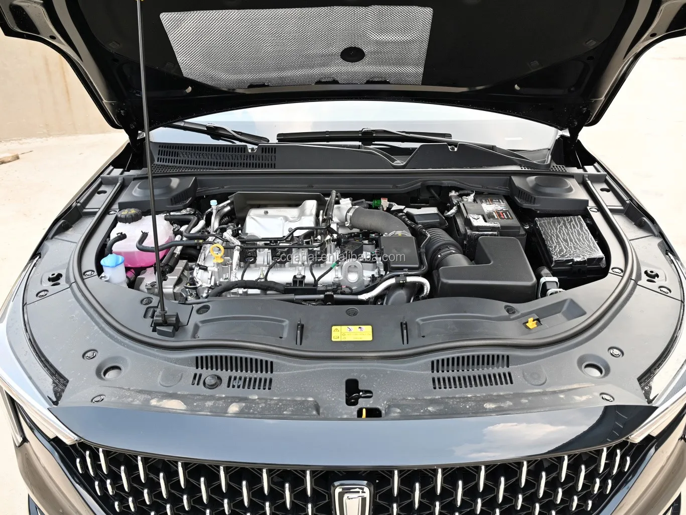 Auto Fifteenth Anniversary Edition Benteng B70 Large Interior Space ...