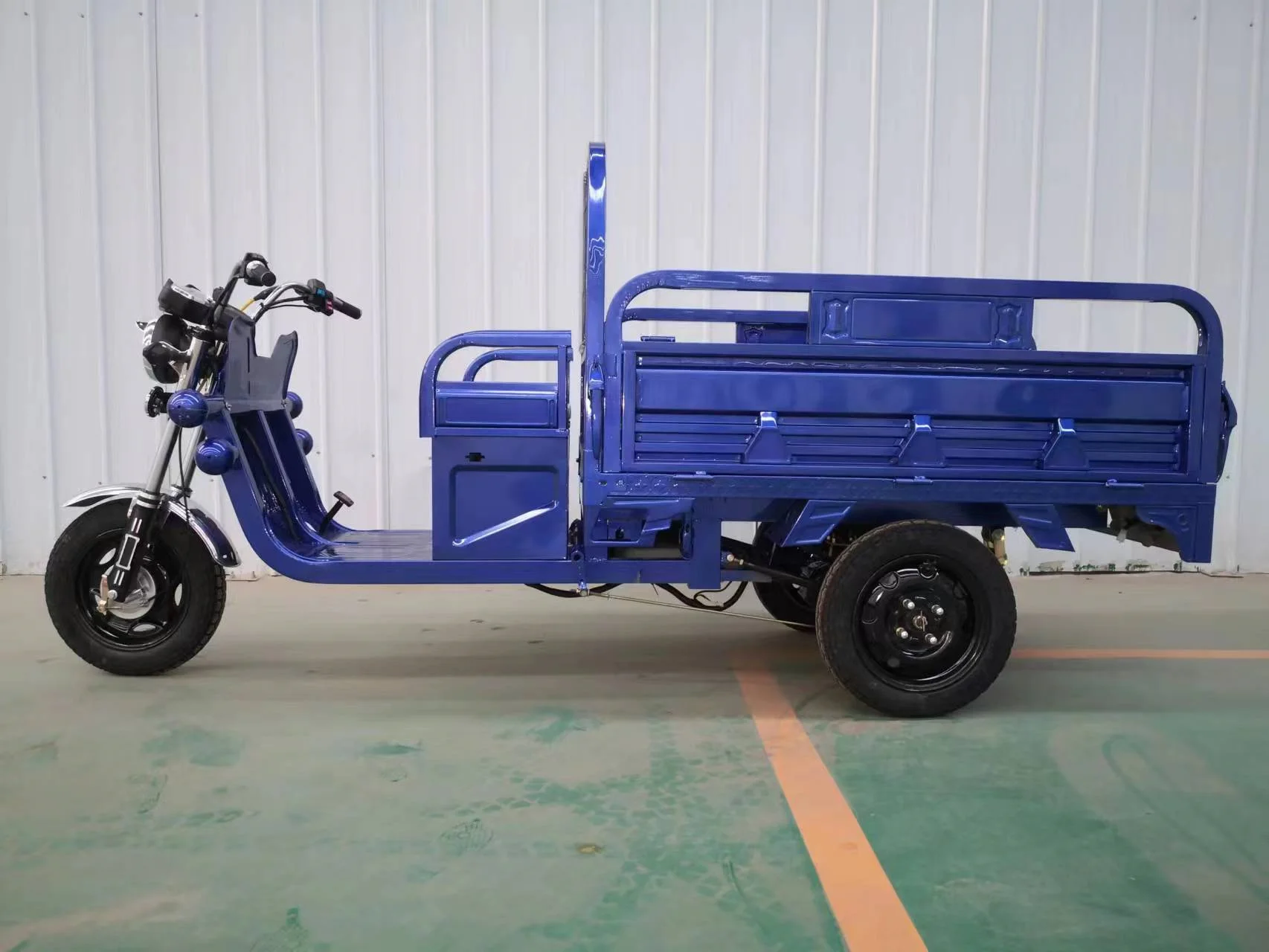 Passenger Travel Electric Motorcycle Cabin Hree Wheeled Motorcycle ...