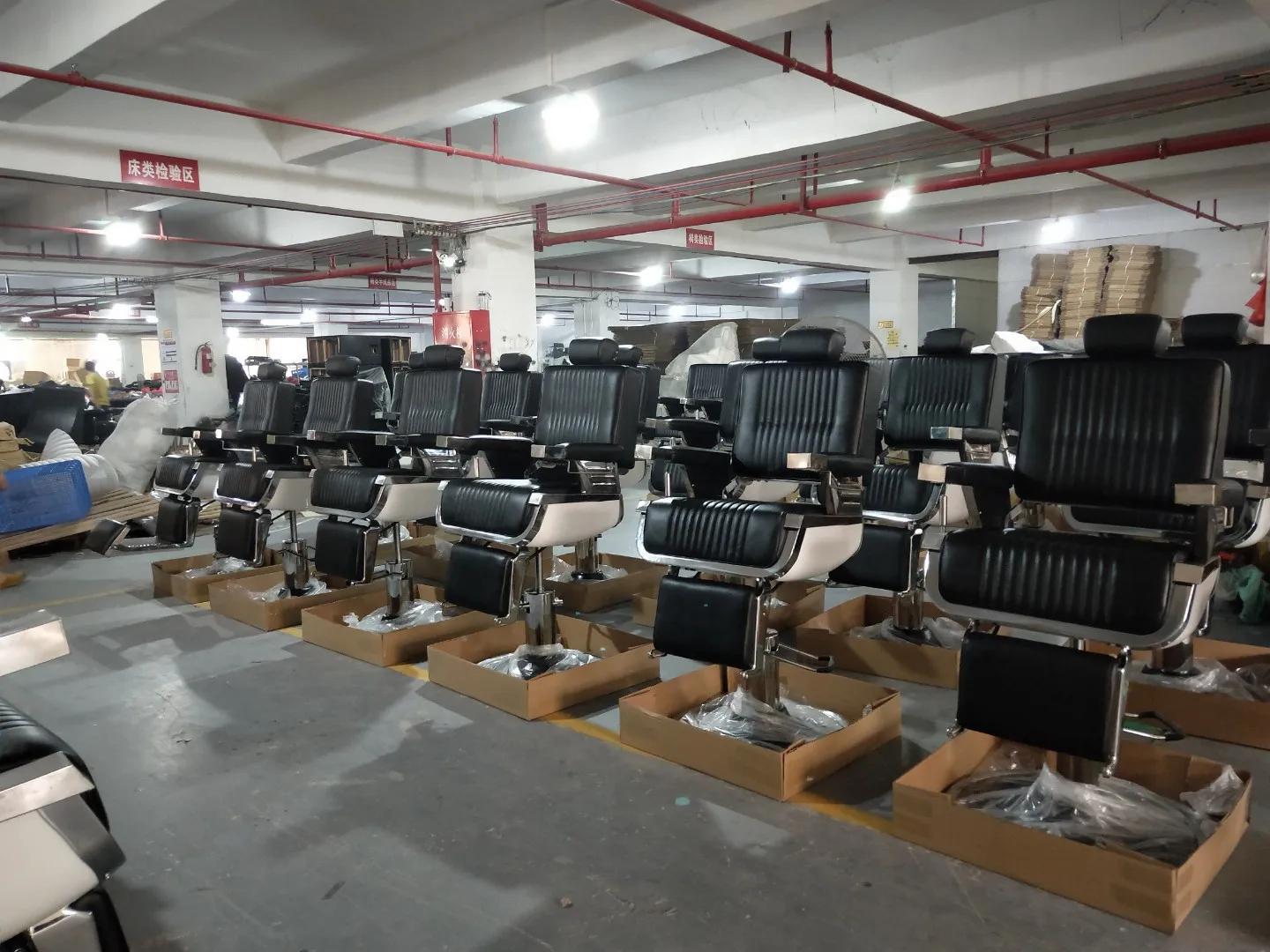 Multi-Function Hydraulic Pump Barber Chair 360 Degrees Swivel 90-135 ...