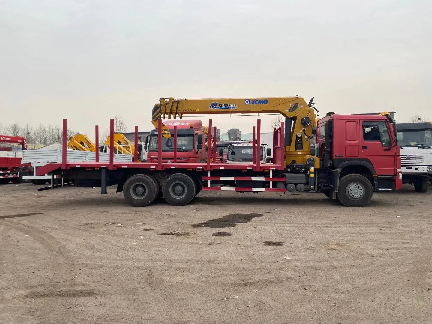 Howo 12 Wheels 400hp Self Loading Leg Flatbed Cargo Crane Trucks - Buy ...