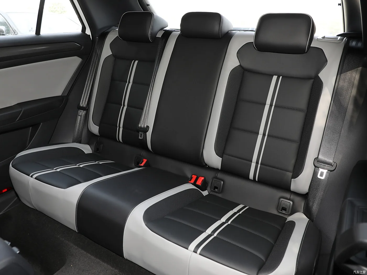 2024 Volkswagen T-ROC Tango 280TSI DSG R-Line Pro SUV