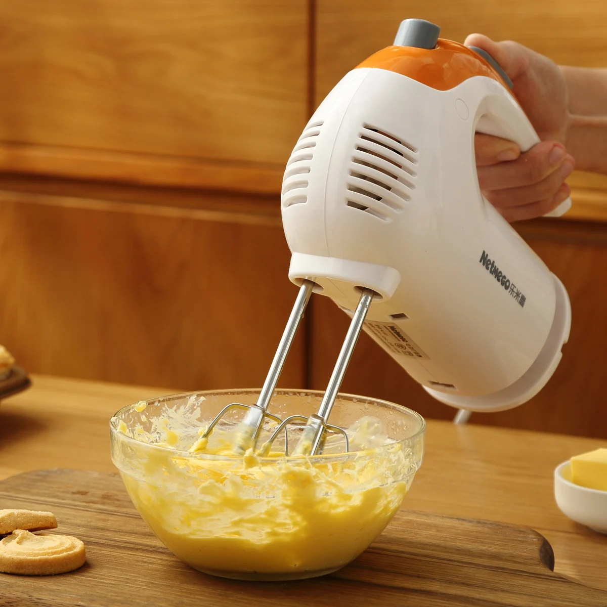 Alibaba.com: Electric hand mixer with egg whisks and flour stirrer ...