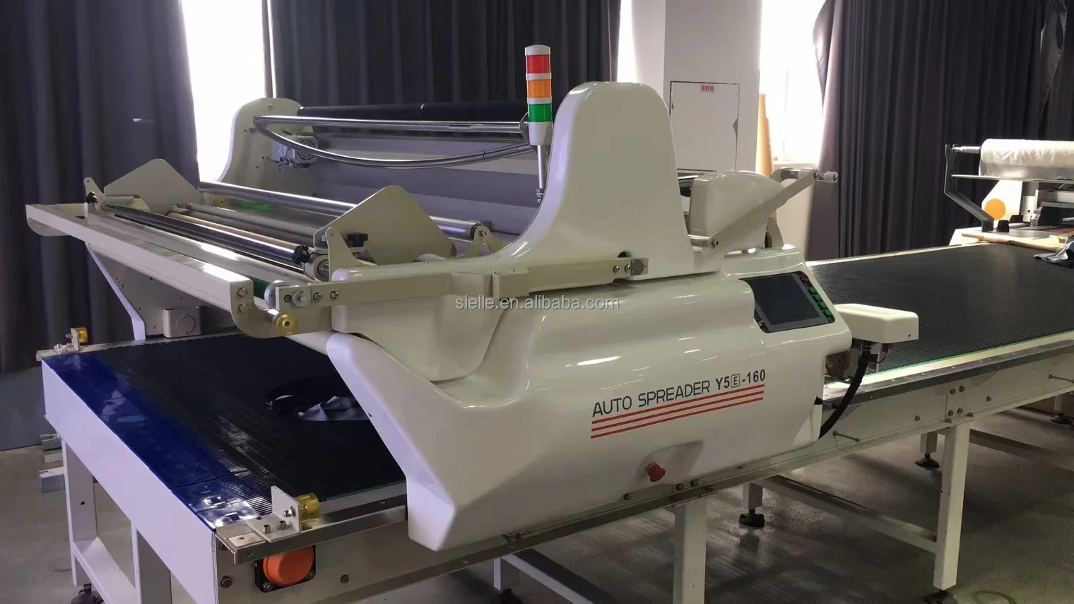 Semi Automatic Knit Fabric Spreading Machine For Cloth Spreading Table ...